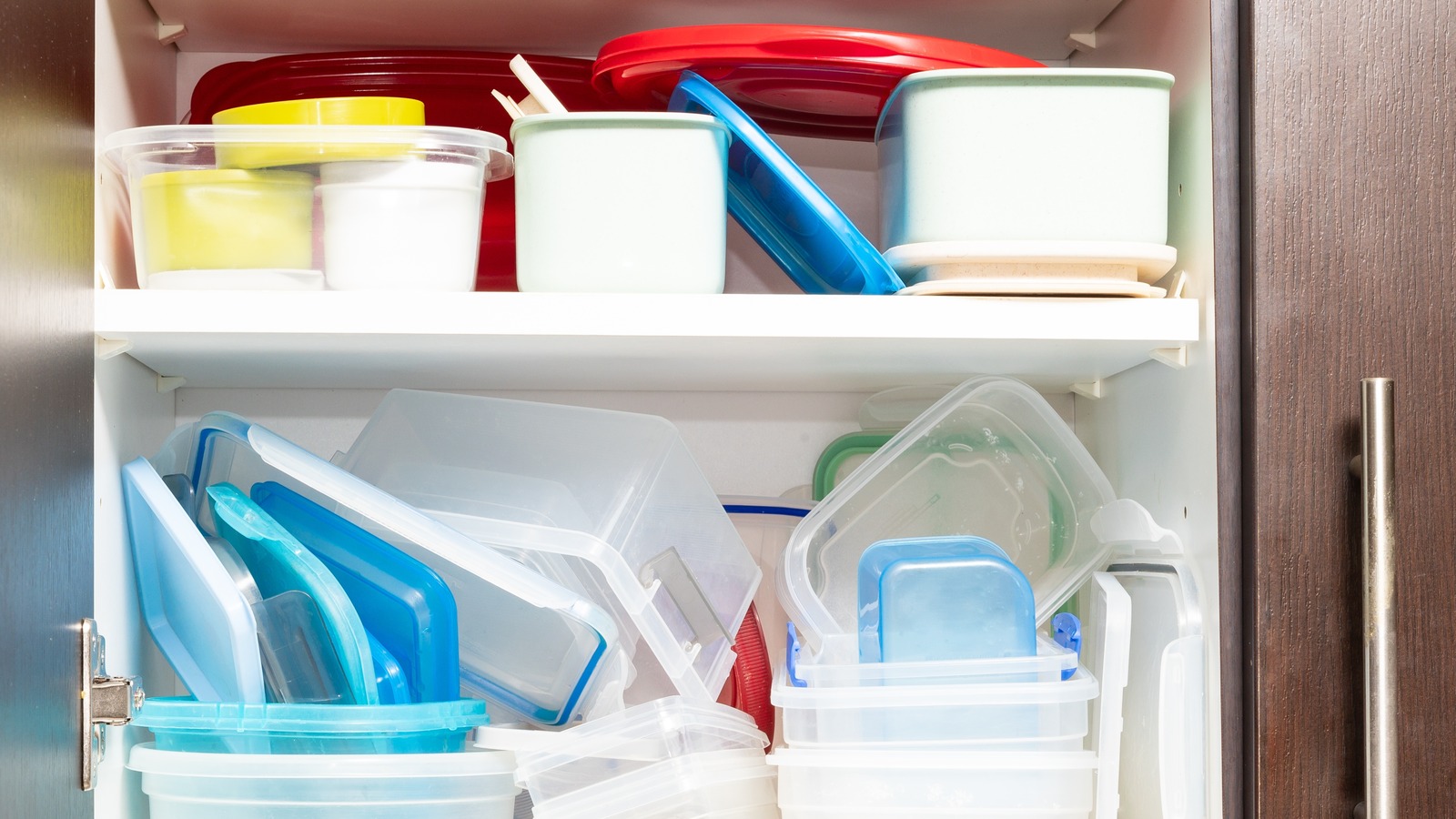 10 Genius Hacks That Make Organizing Plastic Storage Container Lids A ...