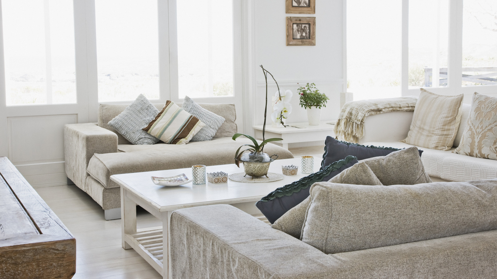 10 Things People With Nice Smelling Living Rooms Never Do