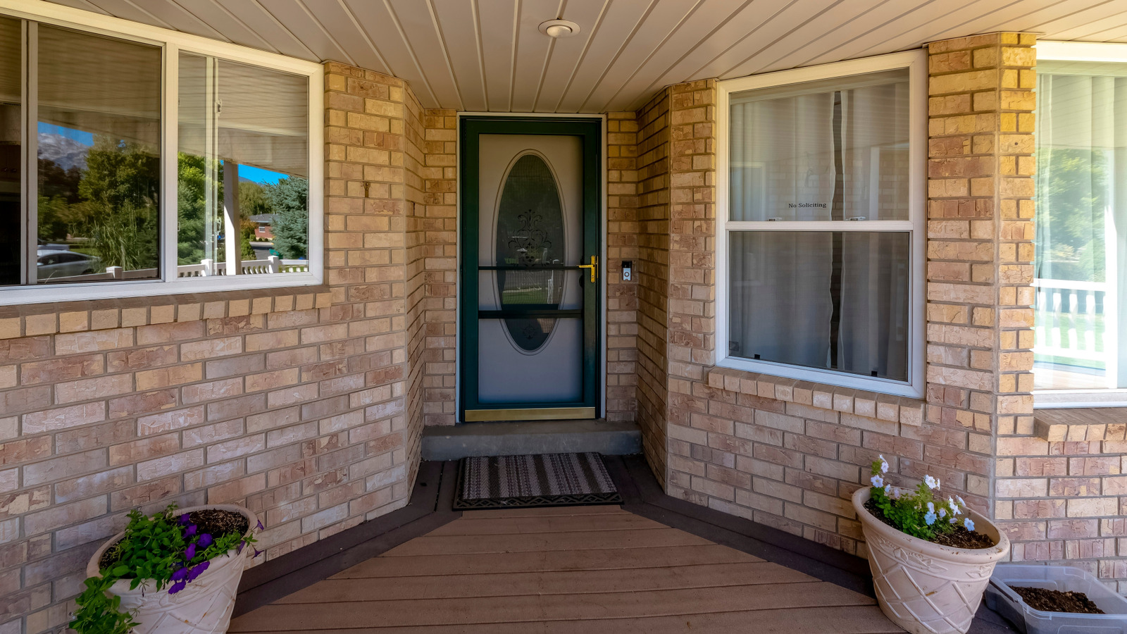 10 Unexpected Ways To Repurpose A Screen Door In Your Home And Garden