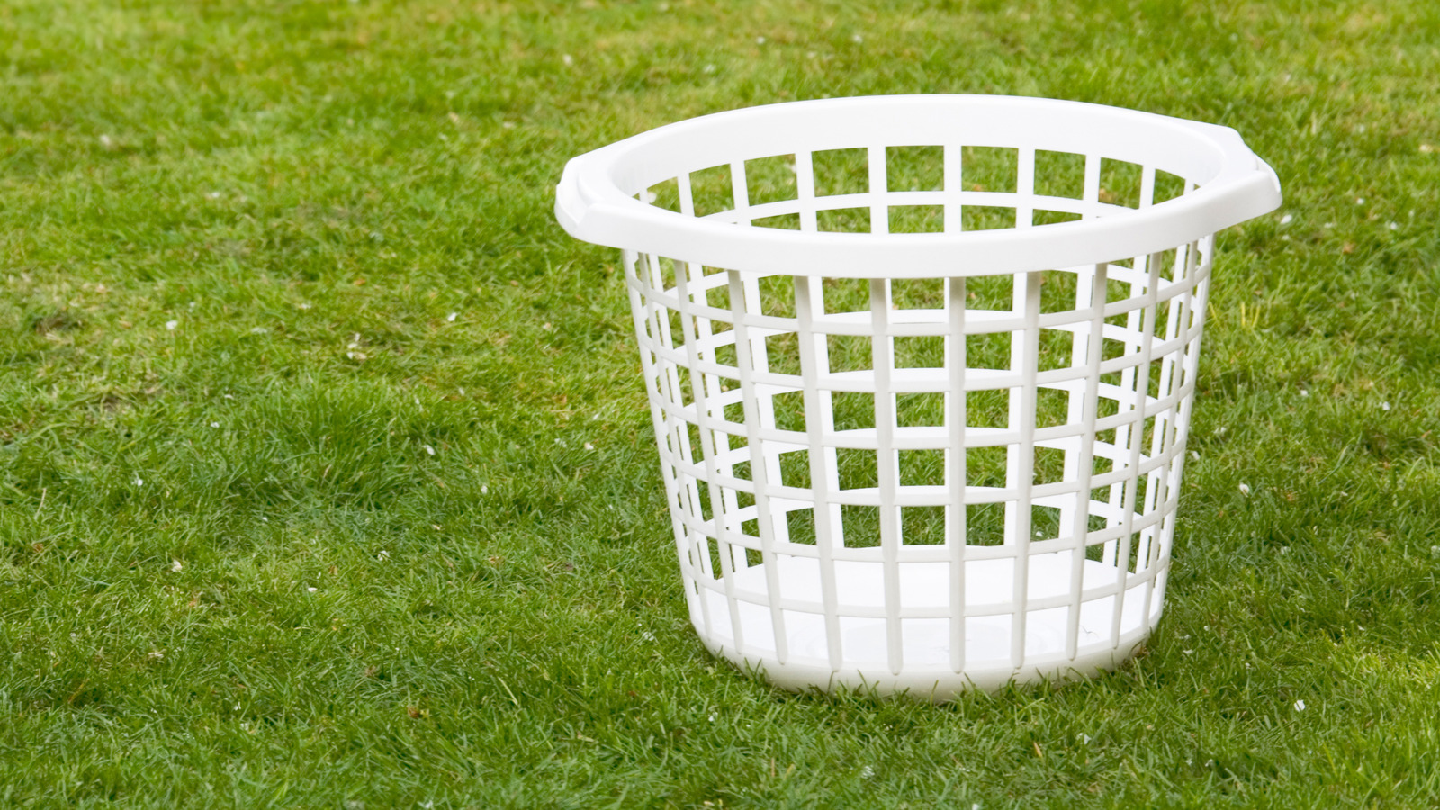 11 Creative Laundry Basket Hacks To Use In Your Garden