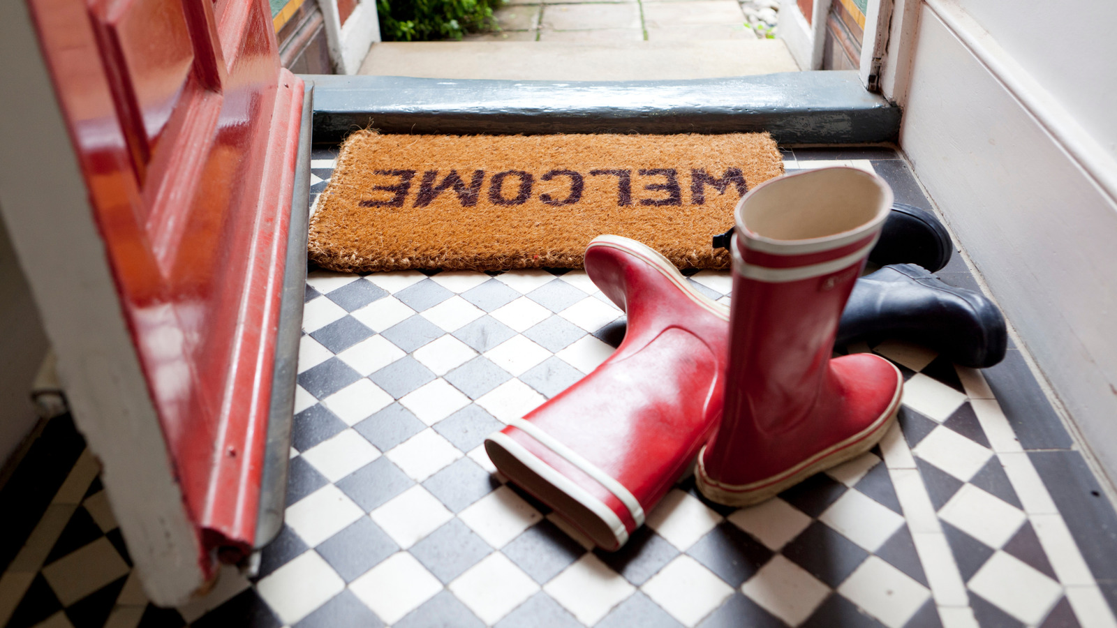 12 Fun Ways To Repurpose Old Rain Boots In The Home Or Garden