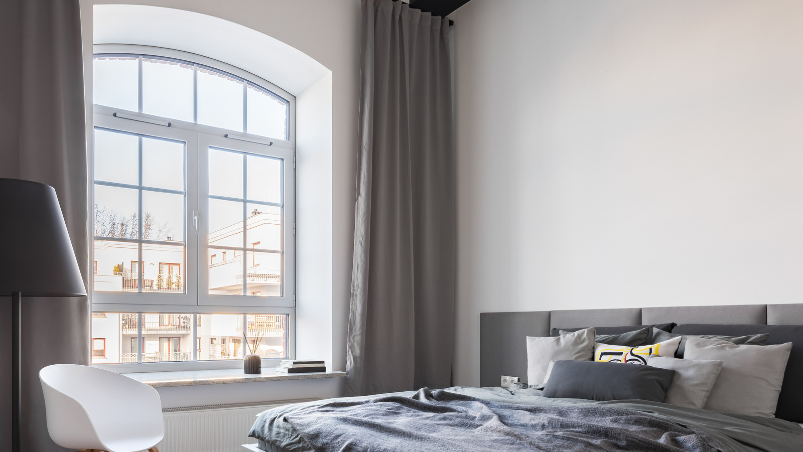 15 Creative Ideas For Hanging Treatments On Your Arched Windows