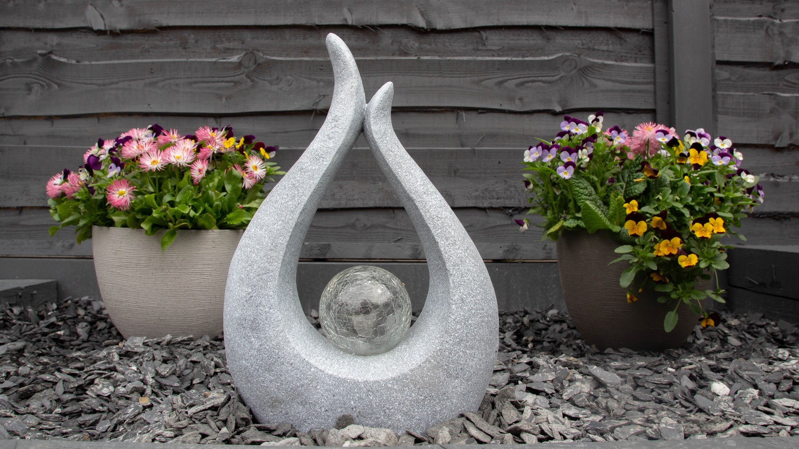 15 Savvy Ways To Incorporate Art In Your Yard