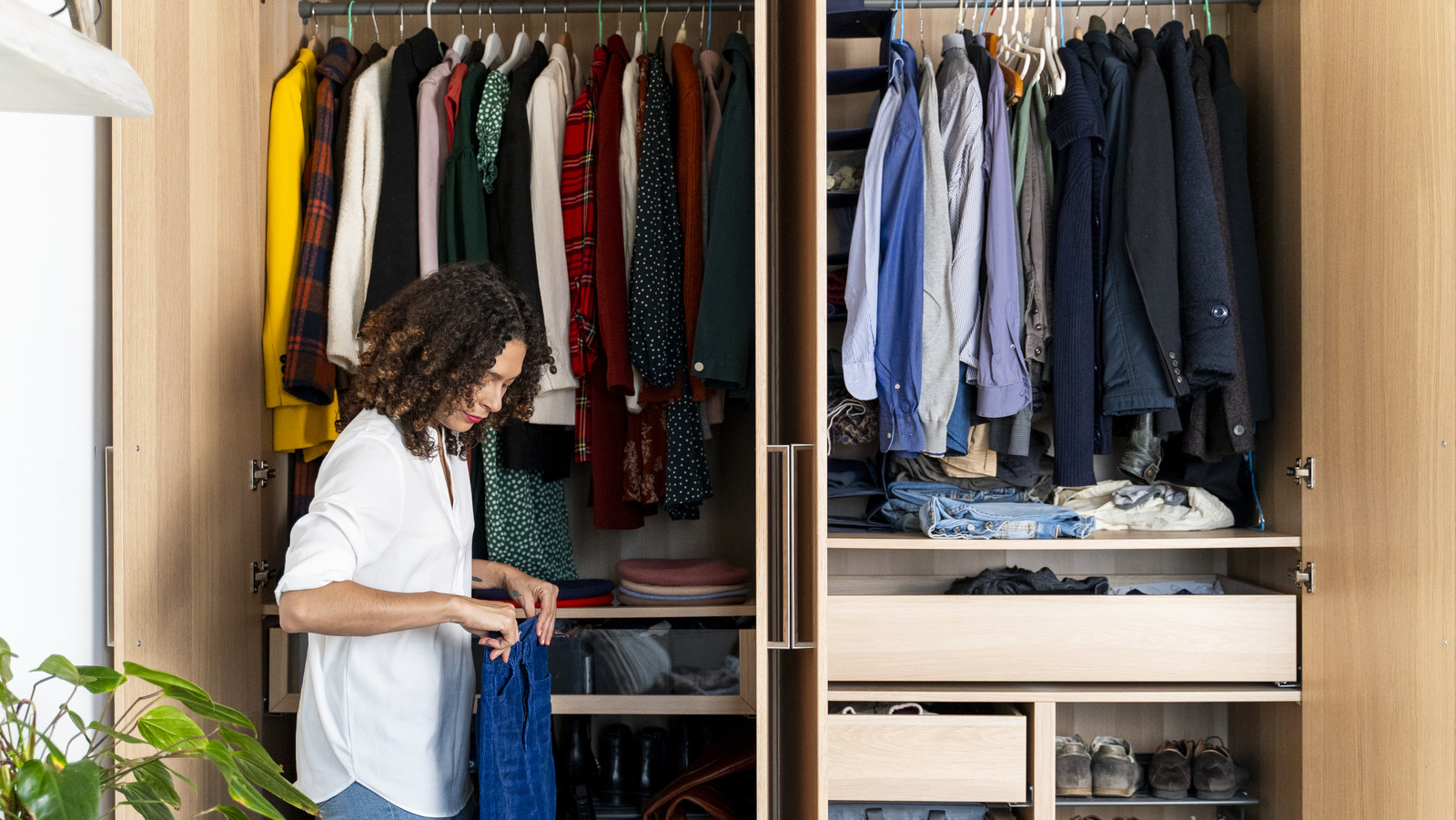 21 Mistakes Everyone Makes When Organizing Their Closet