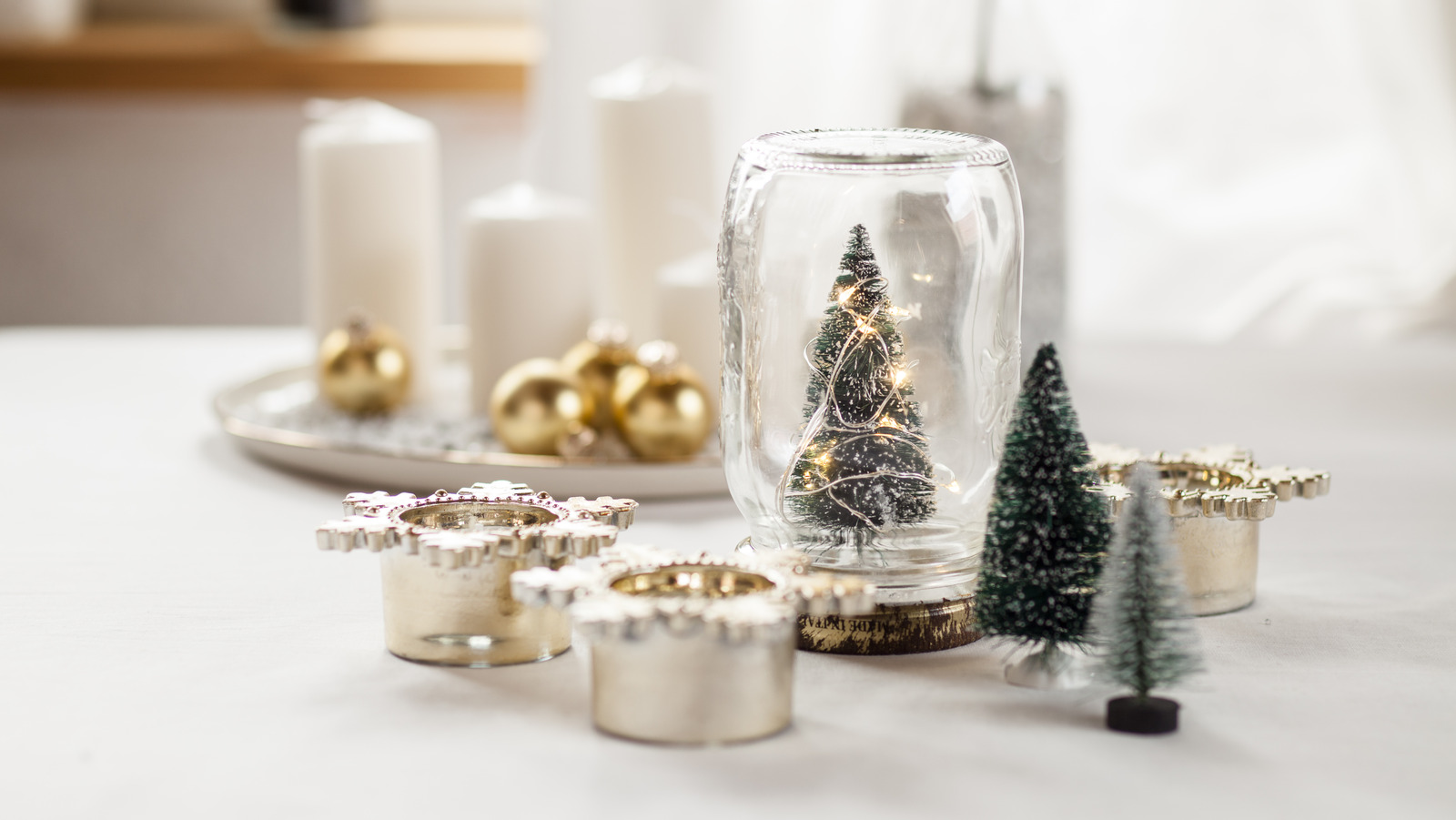 25 Creative Christmas Decorations You Can Make With Household Items