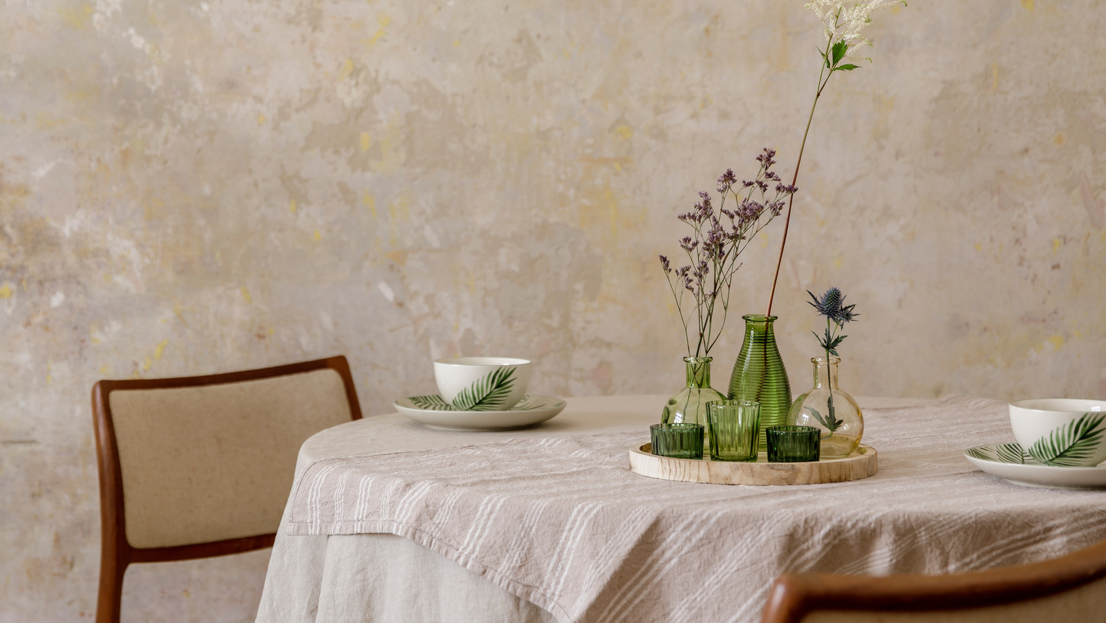 3 Unique Items You Can Use To Fill The Bottom Of A Vase For Home Décor