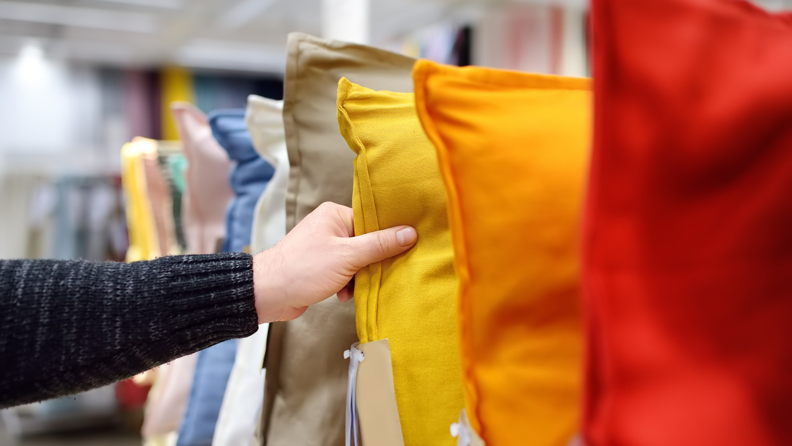 5 Kinds Of Pillows That Will Dress Up Your Interiors