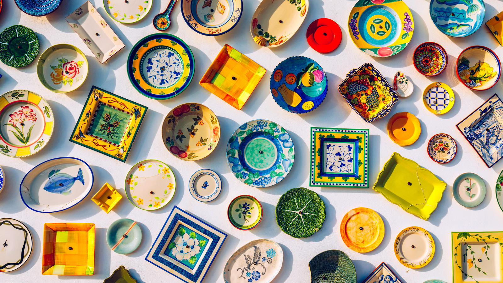5 Tips For Perfectly Hanging Decorative Plates