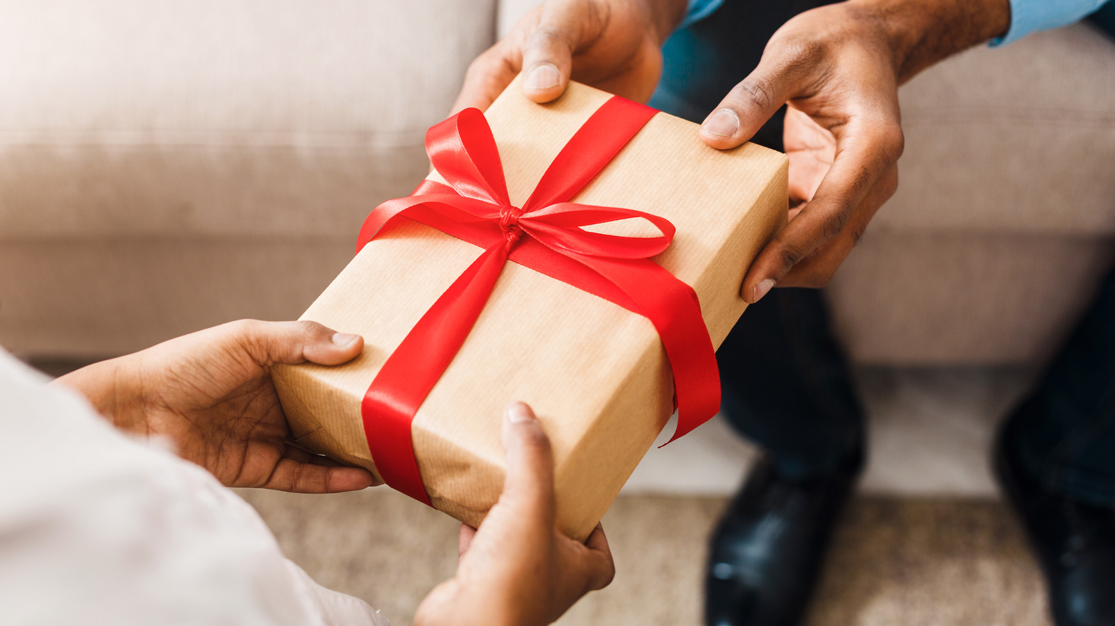 50 Creative Housewarming Gift Ideas That Any Person Will Love