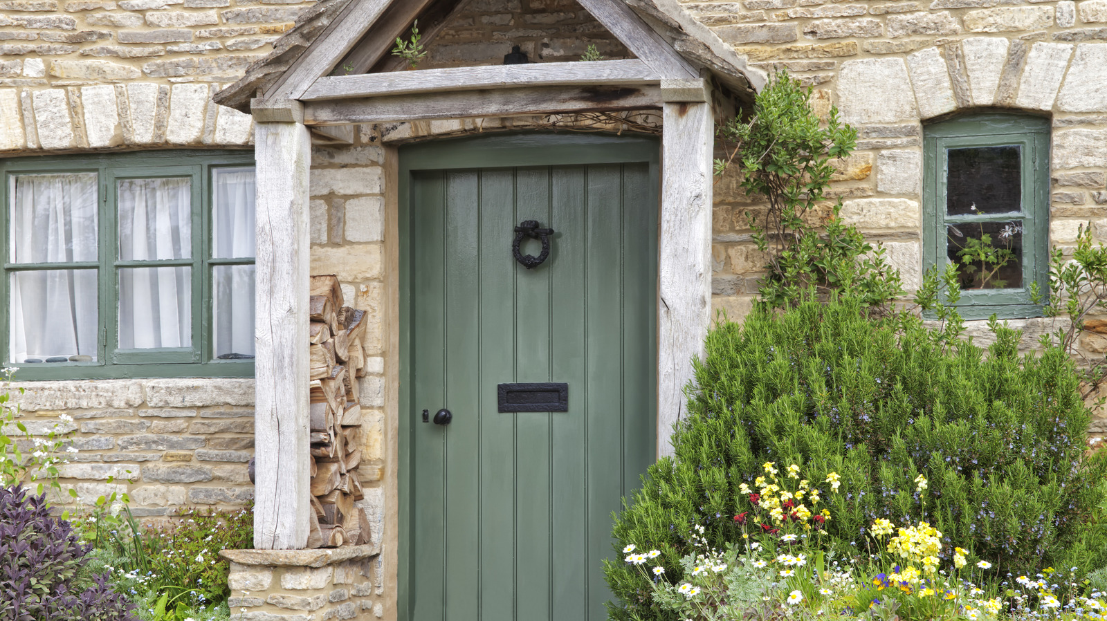 8 Colors You Should Almost Never Paint Your Front Door And 8 To Choose ...