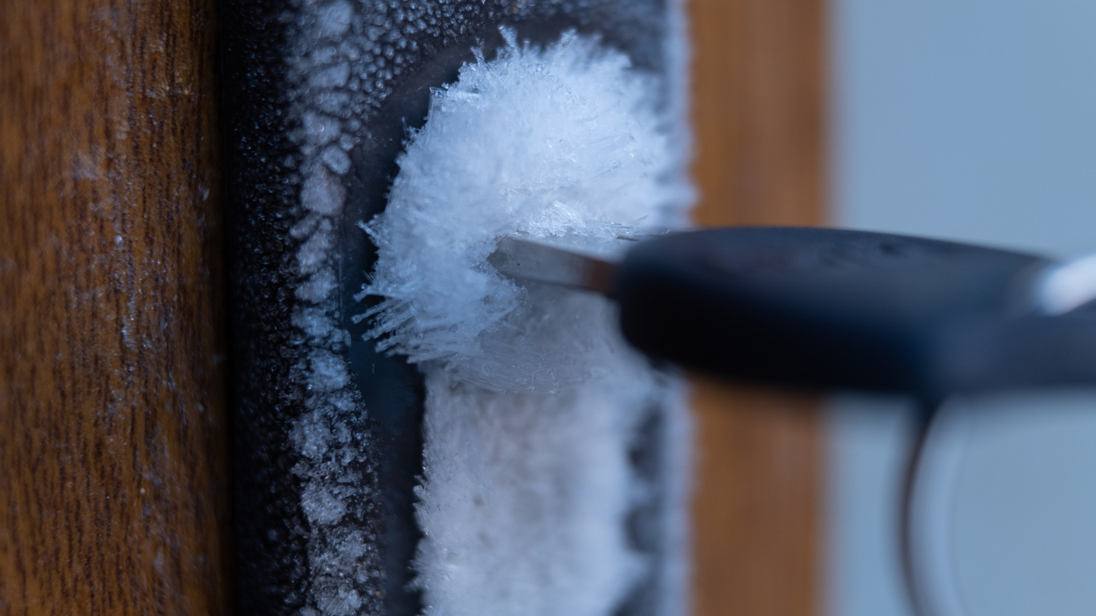 8 Quick & Easy Ways To Defrost A Frozen Door Lock During Winter
