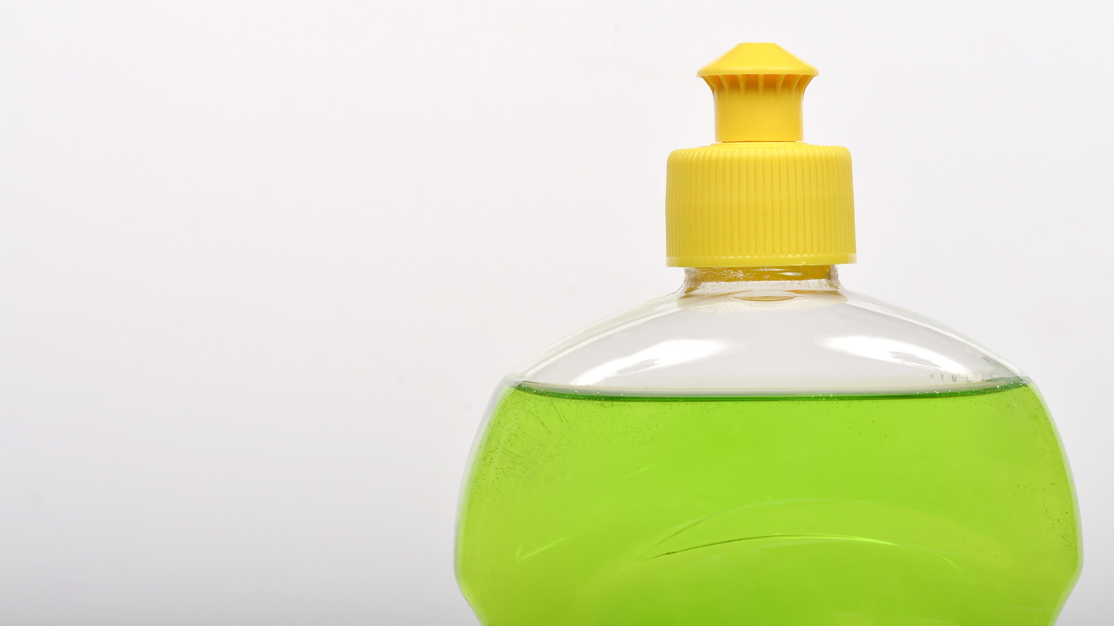 8 Smart Ways You Should Be Using Dish Soap To Clean Your Bathroom