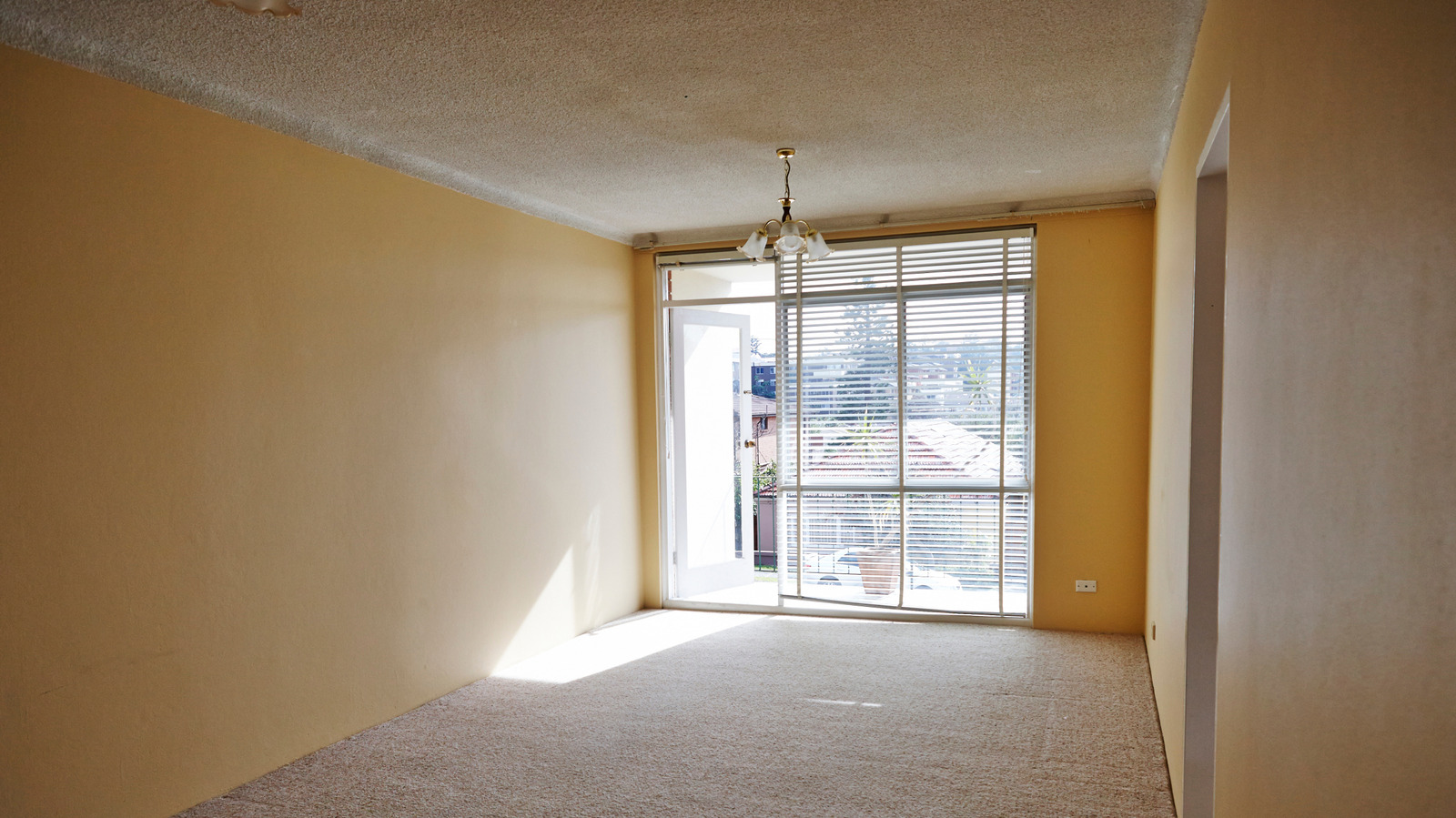 9 Simple Decorating Tricks To Make Your Popcorn Ceilings Less Of An Eyesore