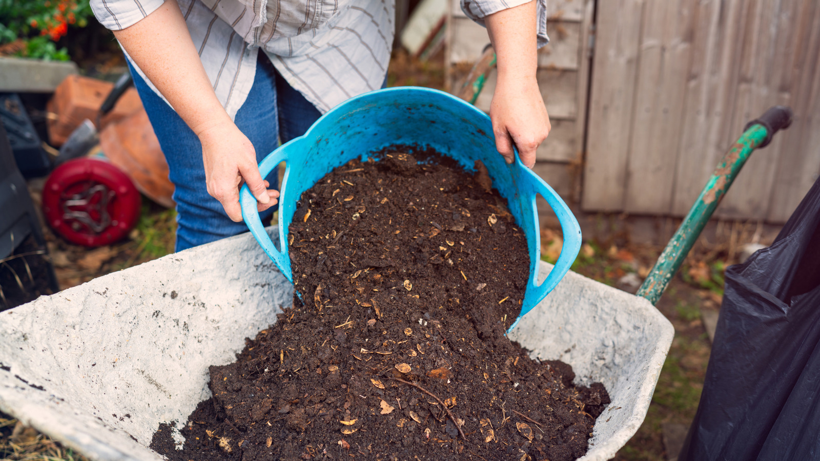 A Trash Bin From Dollar Tree Makes The Perfect Soil Sifter For Your Garden