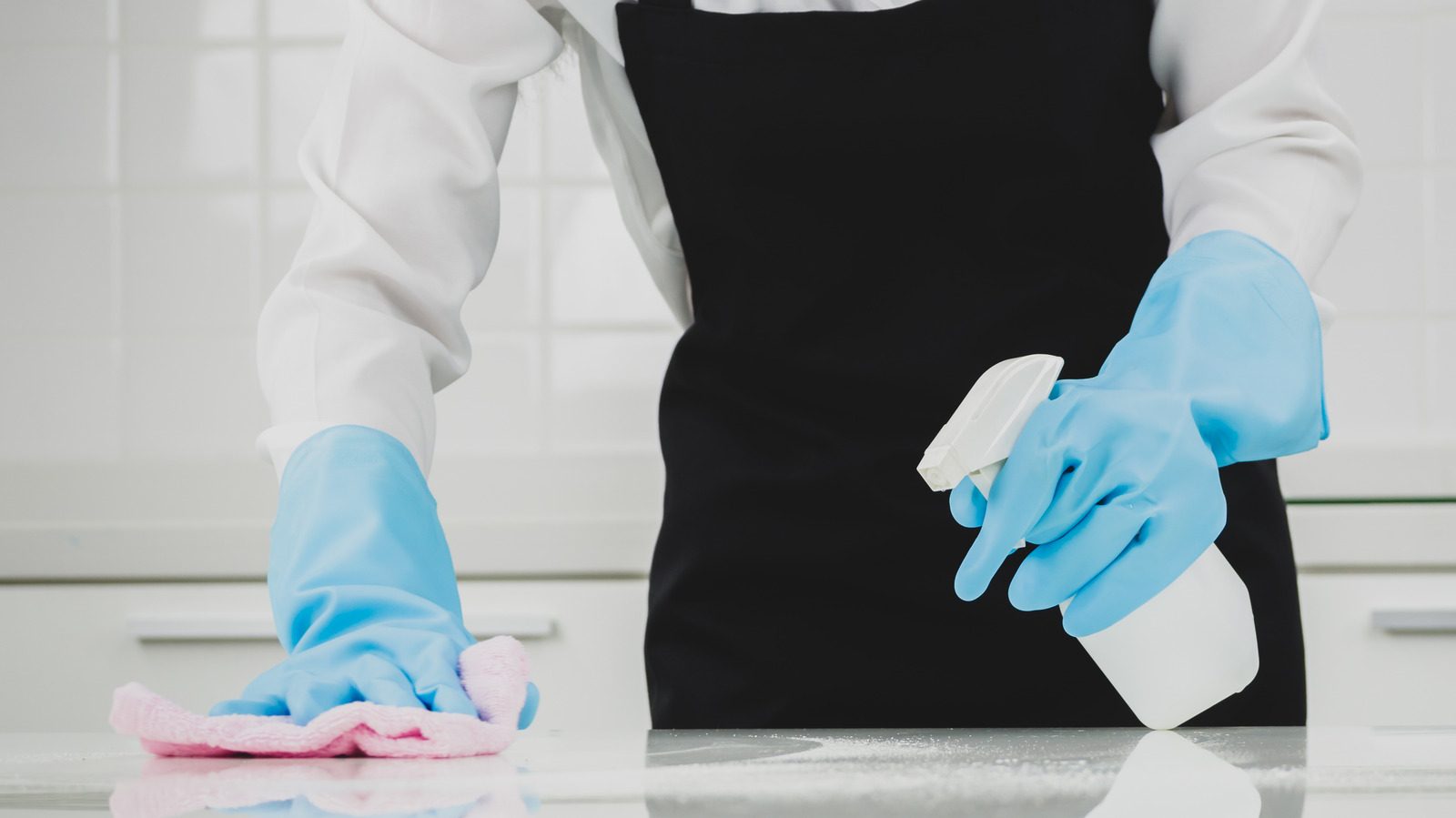 All The Different Ways You Can Use Vinegar To Make Your Kitchen Sparkle