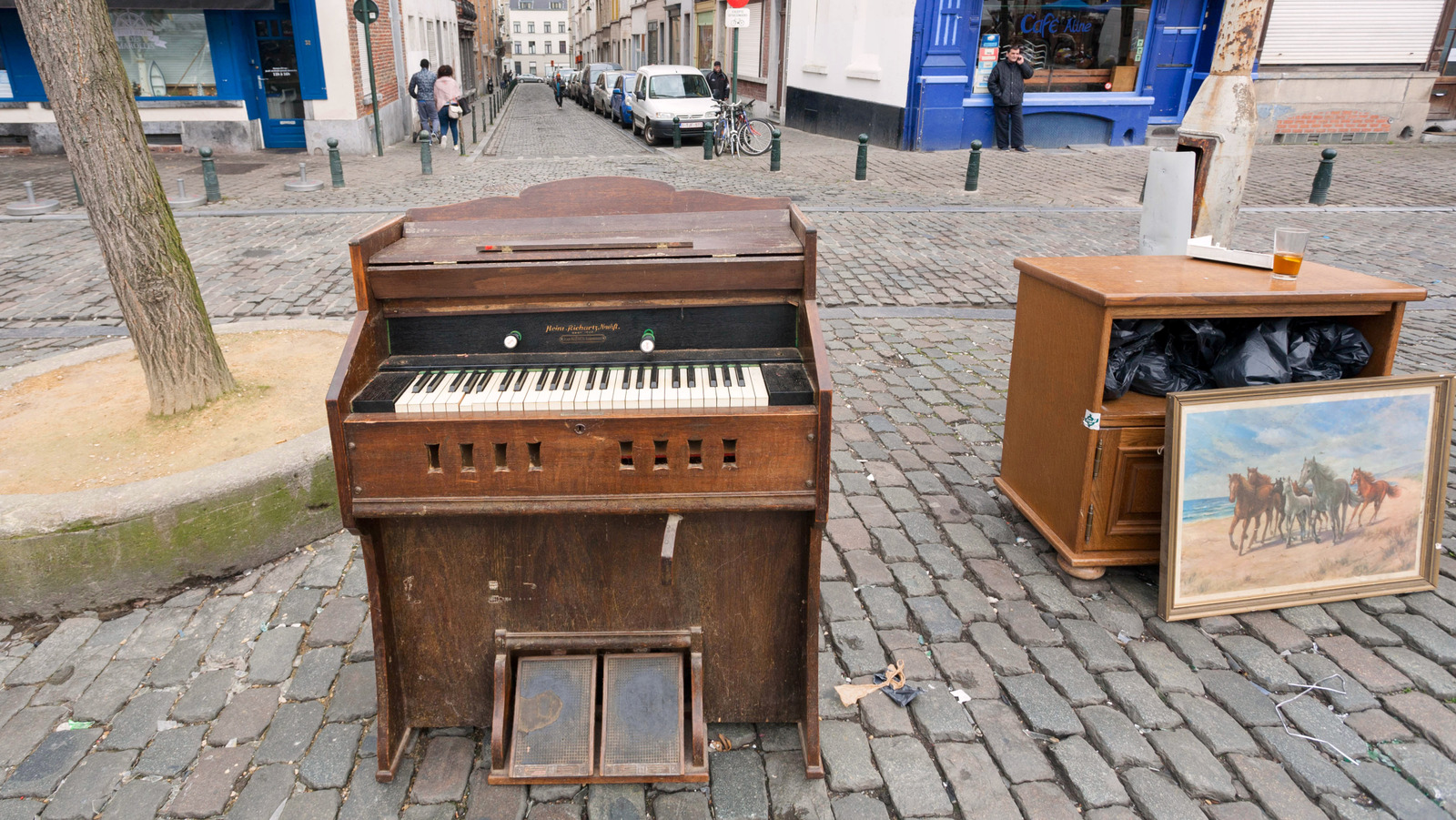How To Repurpose A Broken Piano Into A Unique DIY Desk
