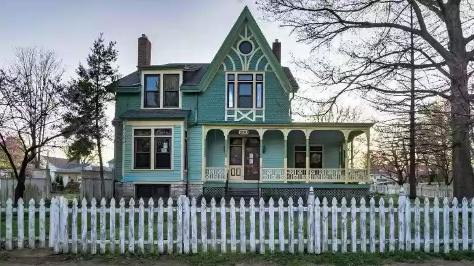 Behold This Beautiful, Quirky Fixer-Upper In Illinois Featuring 4,200 ...