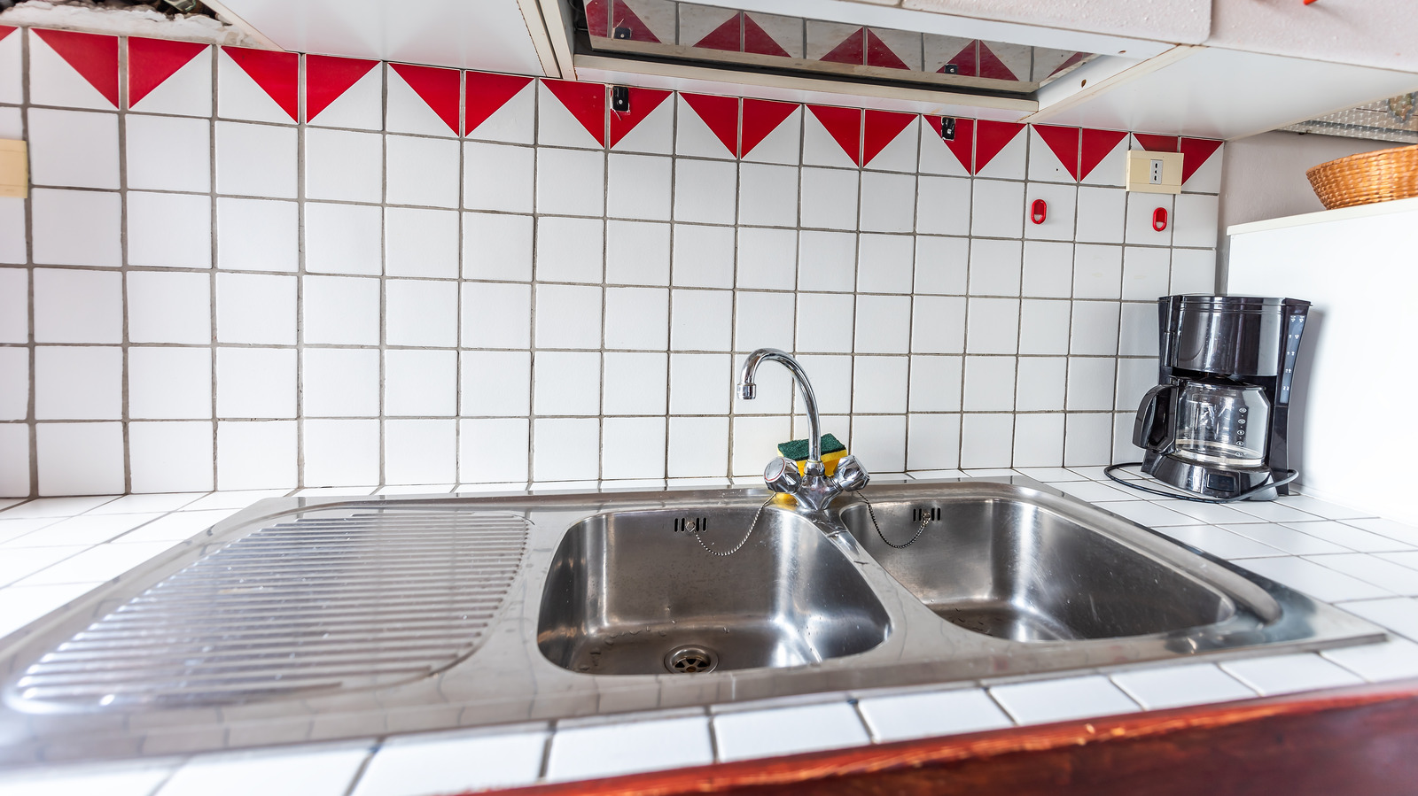 Breathe New Life Into Your Outdated Tile Countertops With This DIY