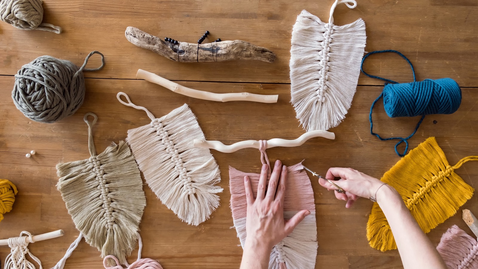 Bring One Of This Year's Biggest Trends Home With Stunning DIY Macrame ...