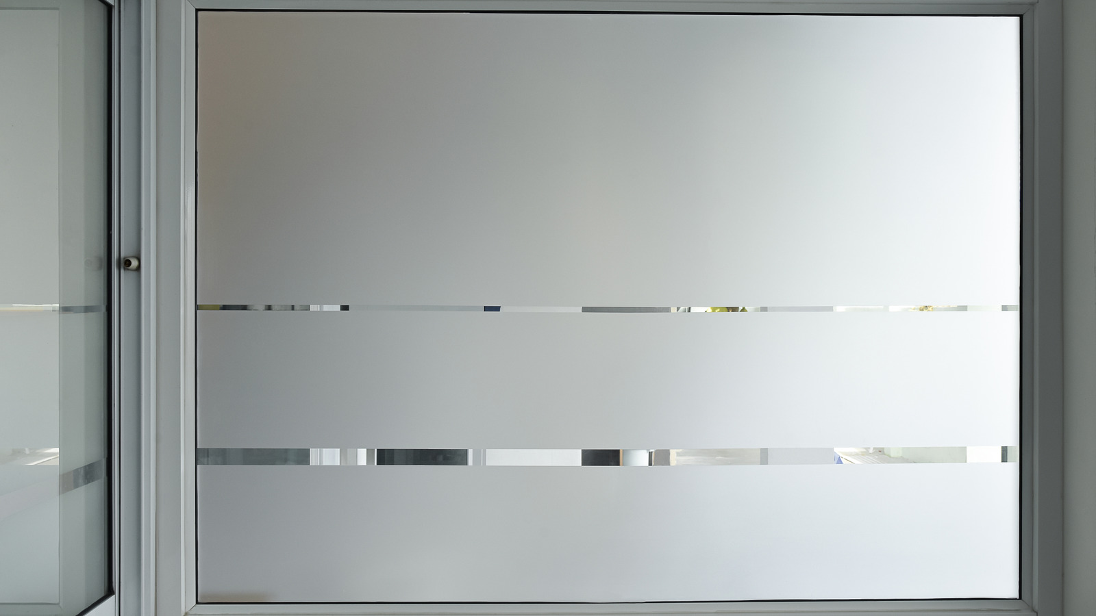 Is It Possible to Create Your Own Privacy Glass Using Rust-Oleum Spray ...