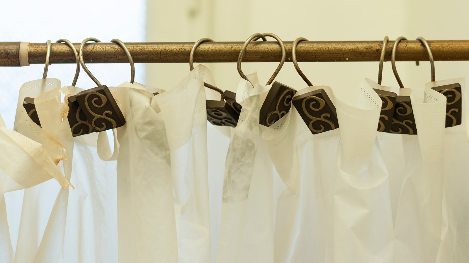 Clean Your Shower Rod With Steel Wool For Effortless Rust Removal