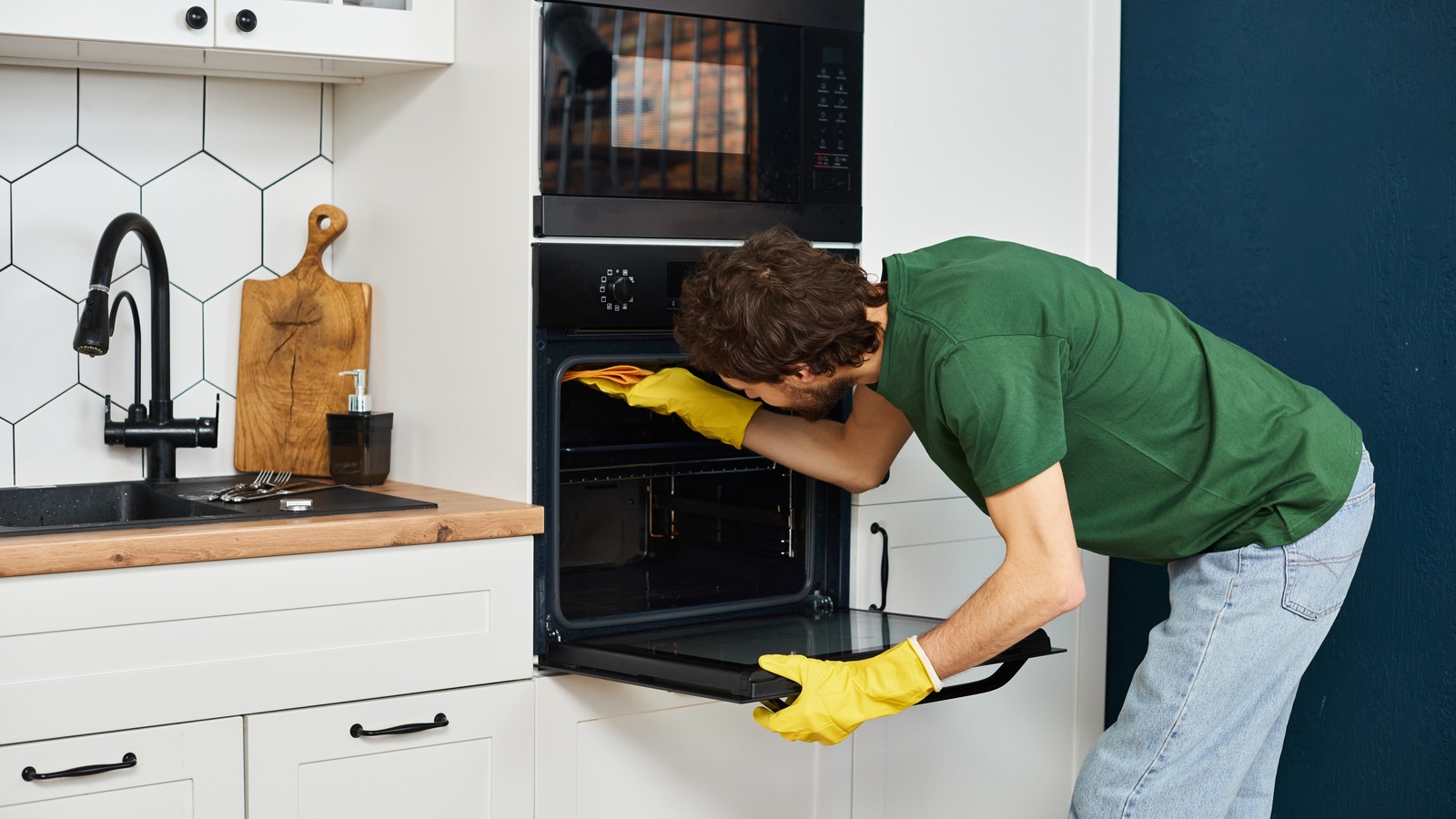 Cleaning A Hot Vs. Cold Oven: What's The Difference & Which Is Best?