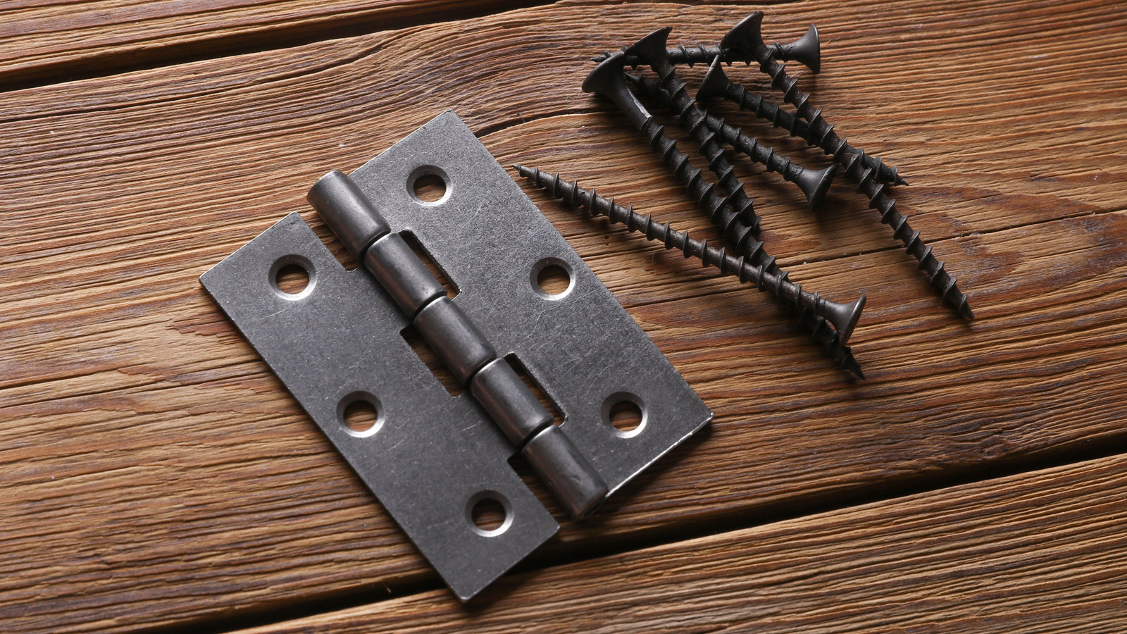 Clever Ways To Repurpose Old Door Hinges Around Your Home