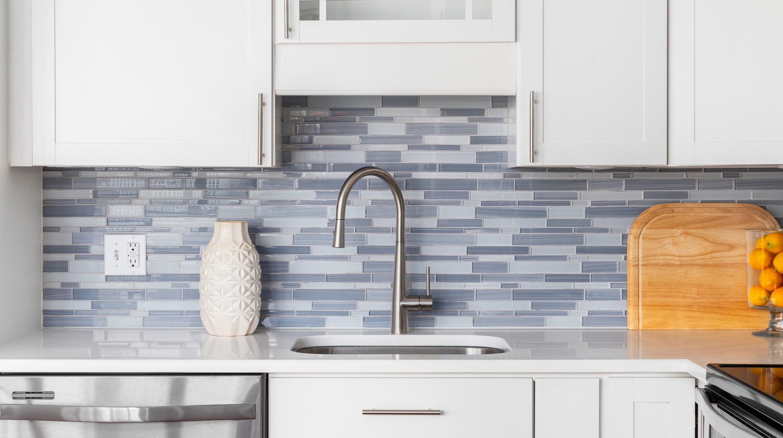 Colorful Glass Tile Backsplashes Are Trending. Nail The Look With These ...
