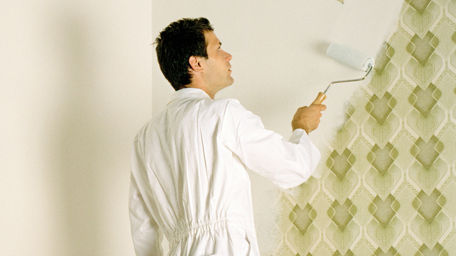 Common Mistakes Everyone Makes When Painting Over Wallpaper