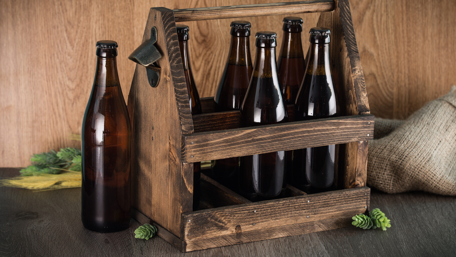 Craft An Attractive DIY Beer Caddy From Scrap Wood