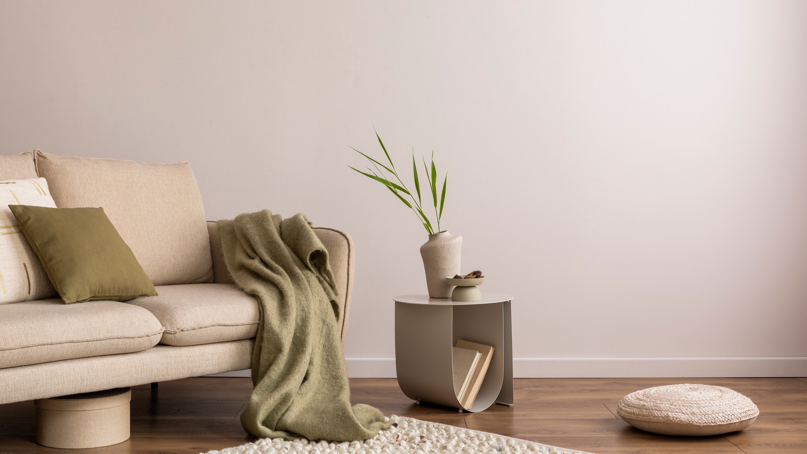 Designers Are Big Fans Of Nicole Kidman's Chic Living Room Color Scheme