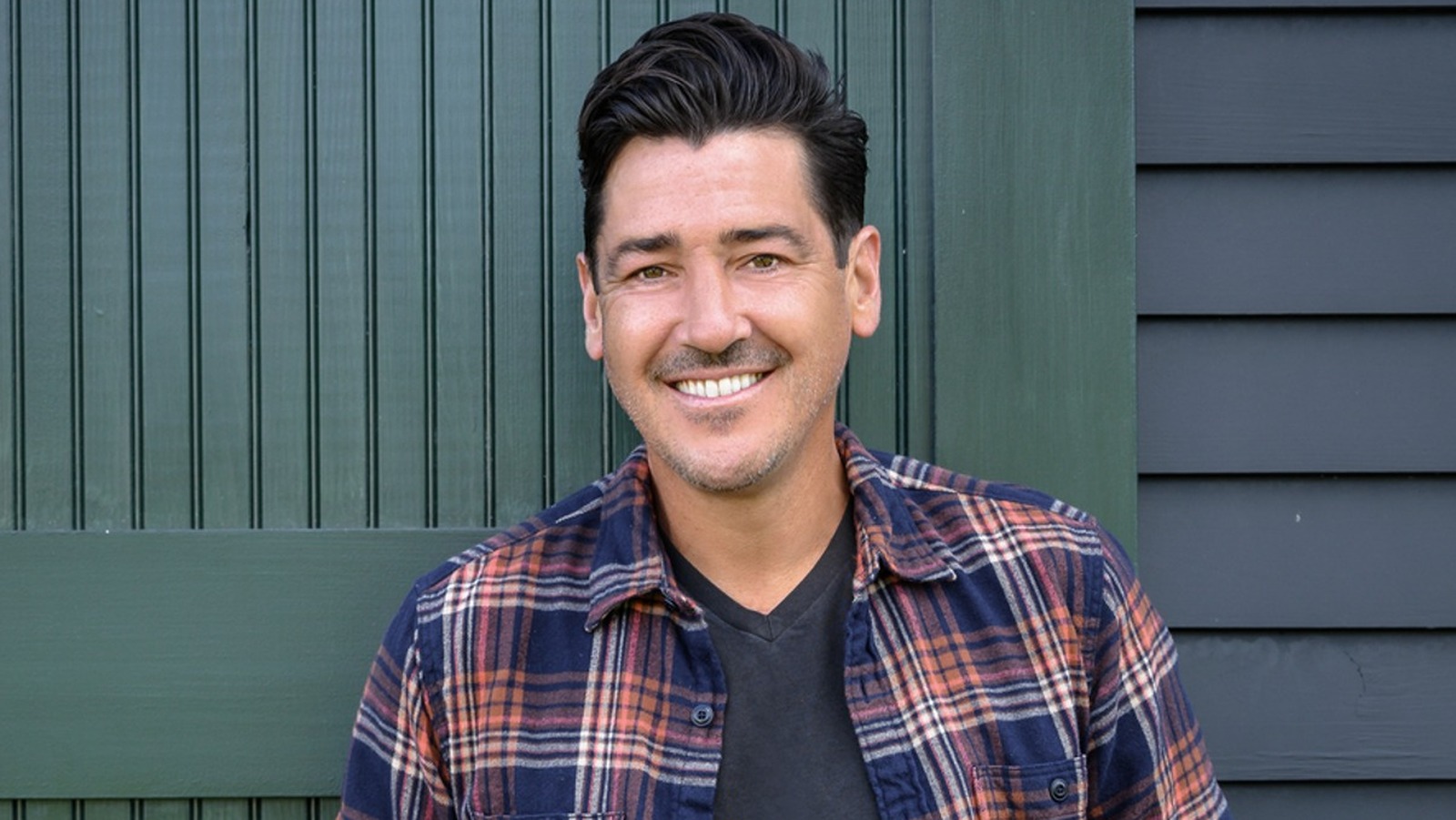 Details Of HGTV's Jonathan Knight's Rustic Farmhouse Kitchen Renovation ...