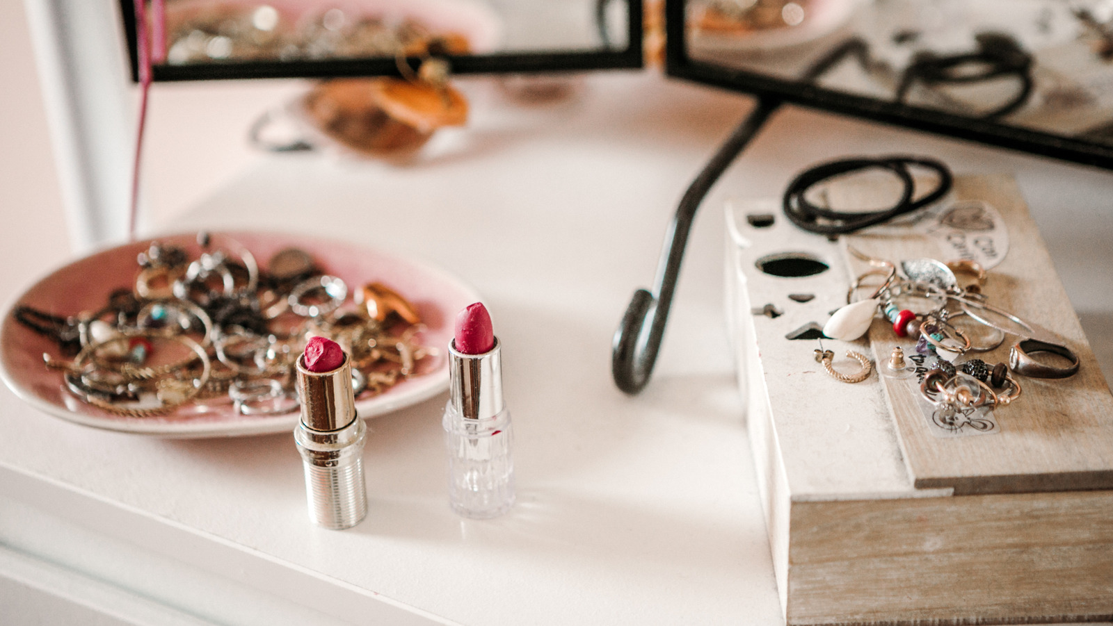 DIY A Fab Floral Jewelry Organizer With A Dollar Tree Kitchen Staple