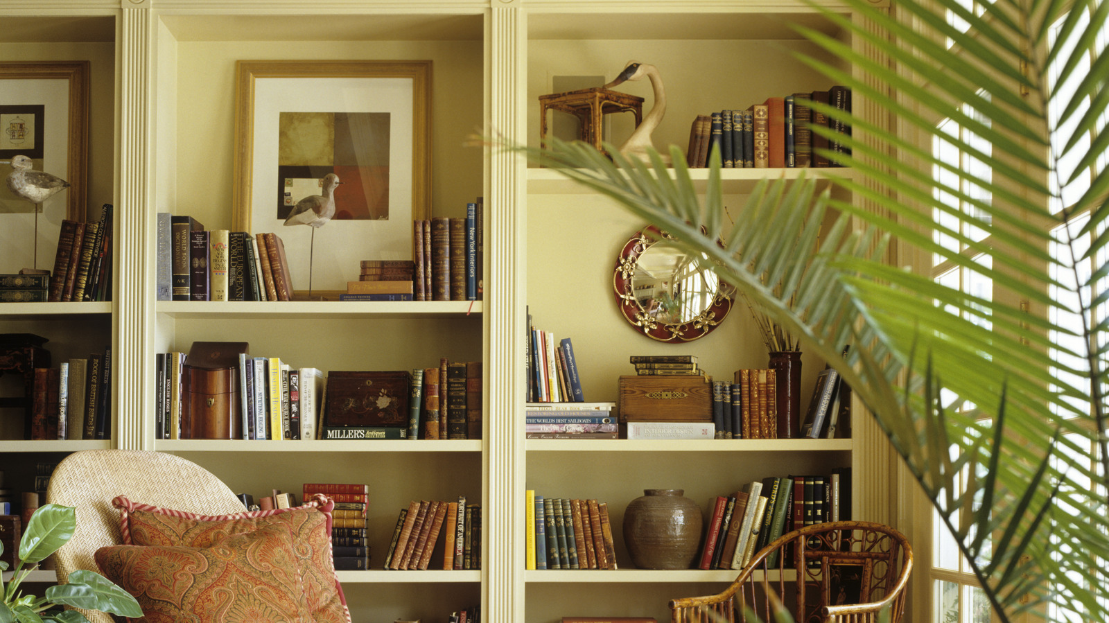 DIY A Renter-Friendly Light To Add Sophistication To Any Bookshelf