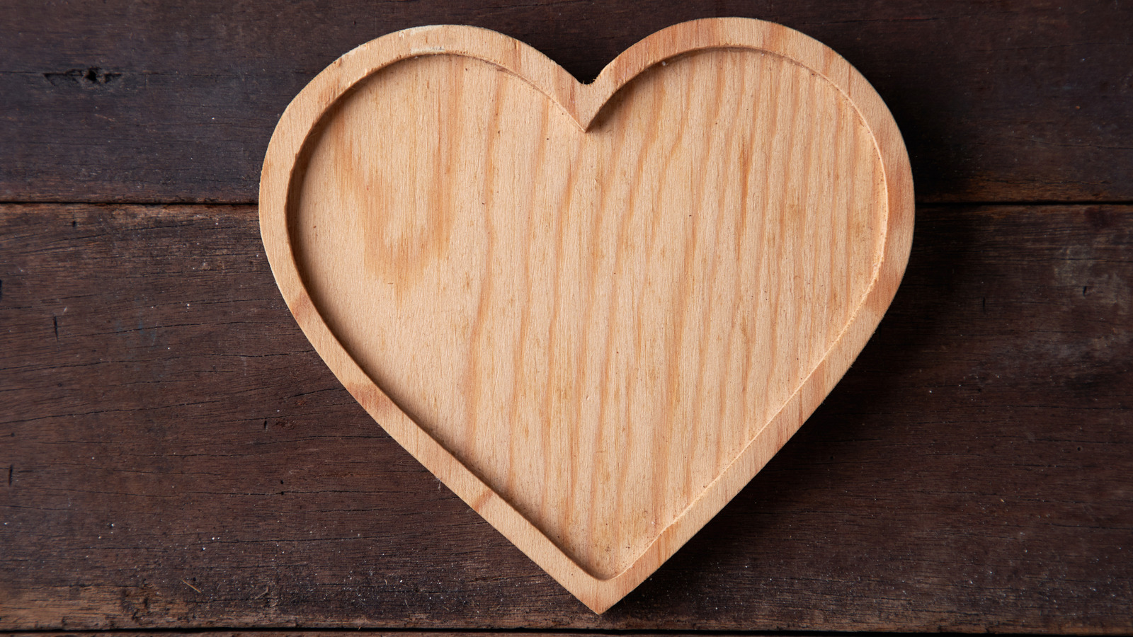 DIY A Stunning Love-Inspired Wood Tray Using A Dollar Tree Game