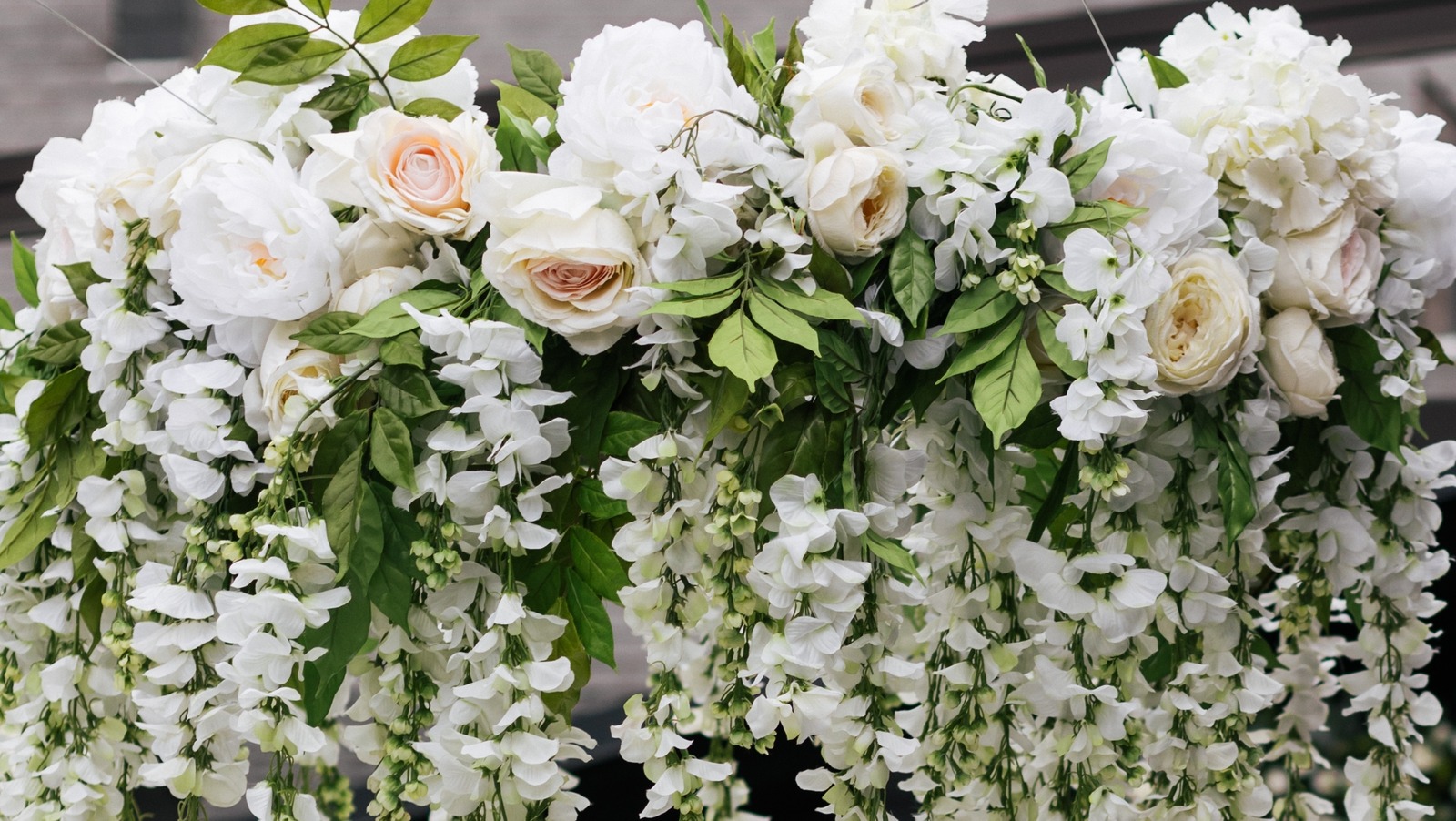 Pool noodle wedding arch | Beachweddingtips.com