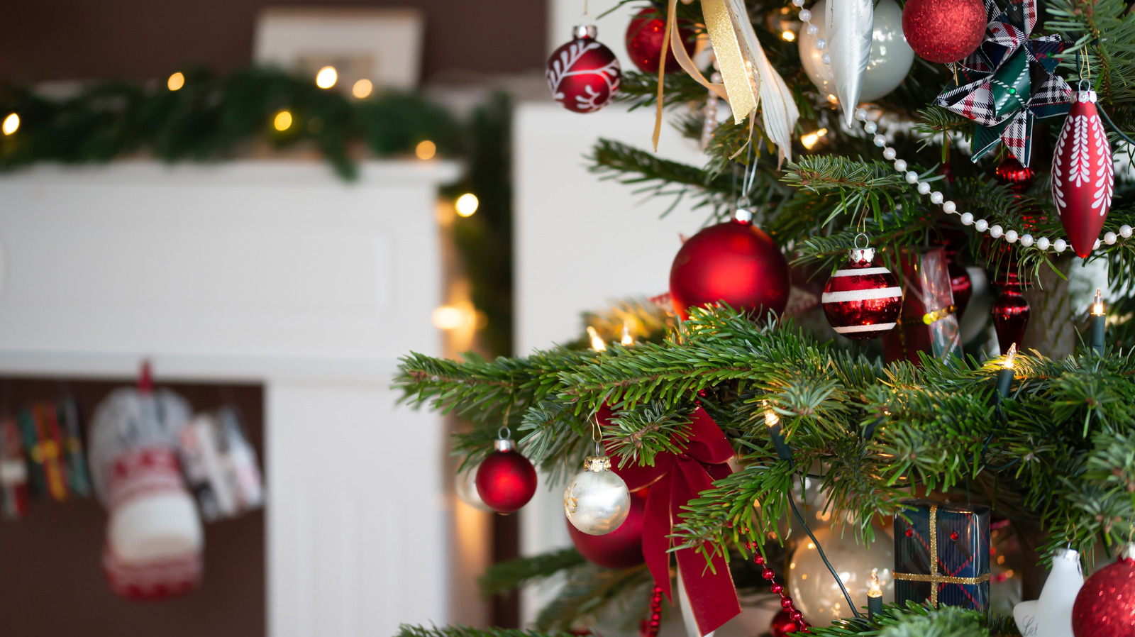 Here's When You Should Always Unplug Your Christmas Tree Lights