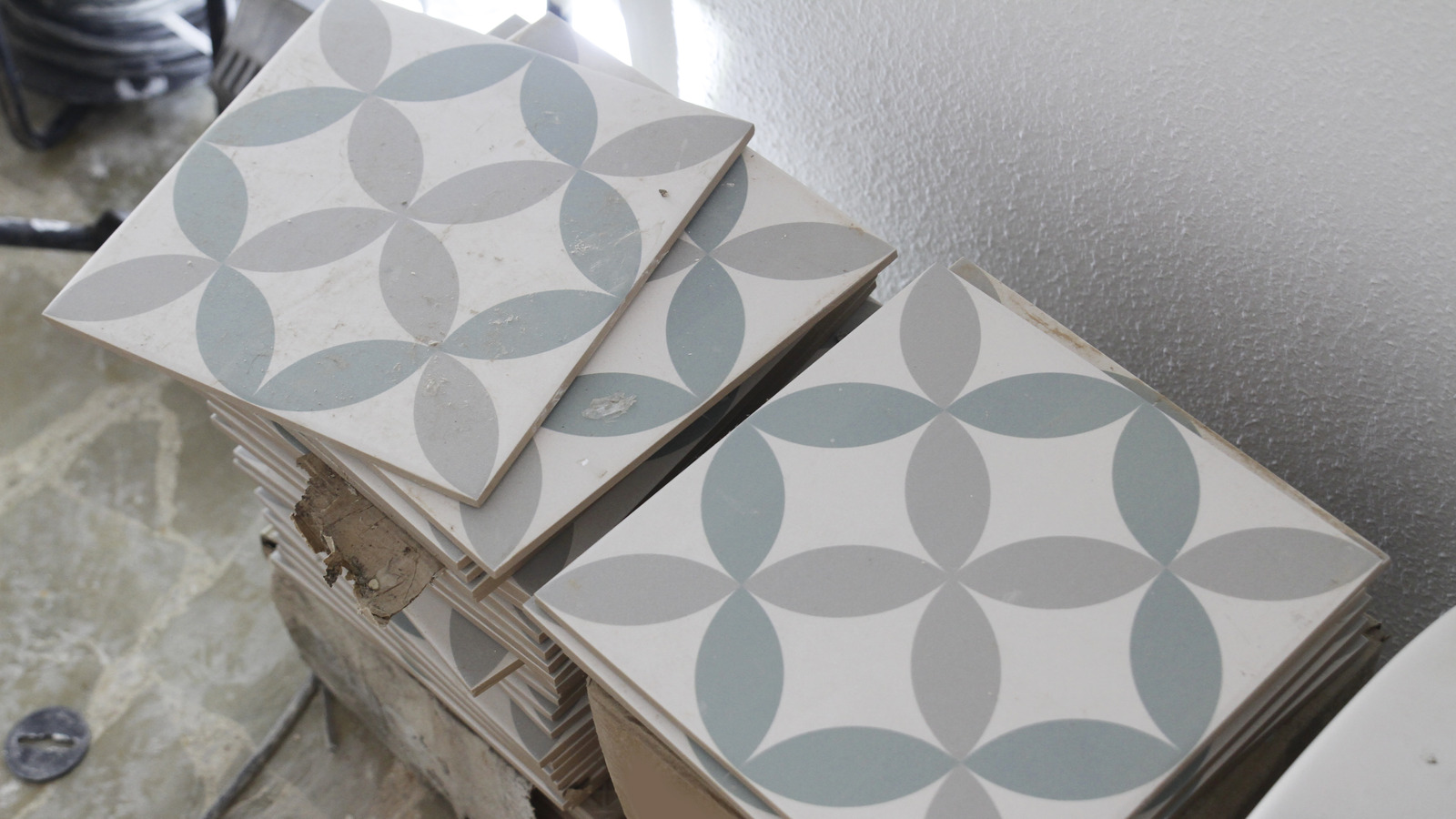 How To Turn Leftover Tile Into Cute Decorative Trays For Your Home