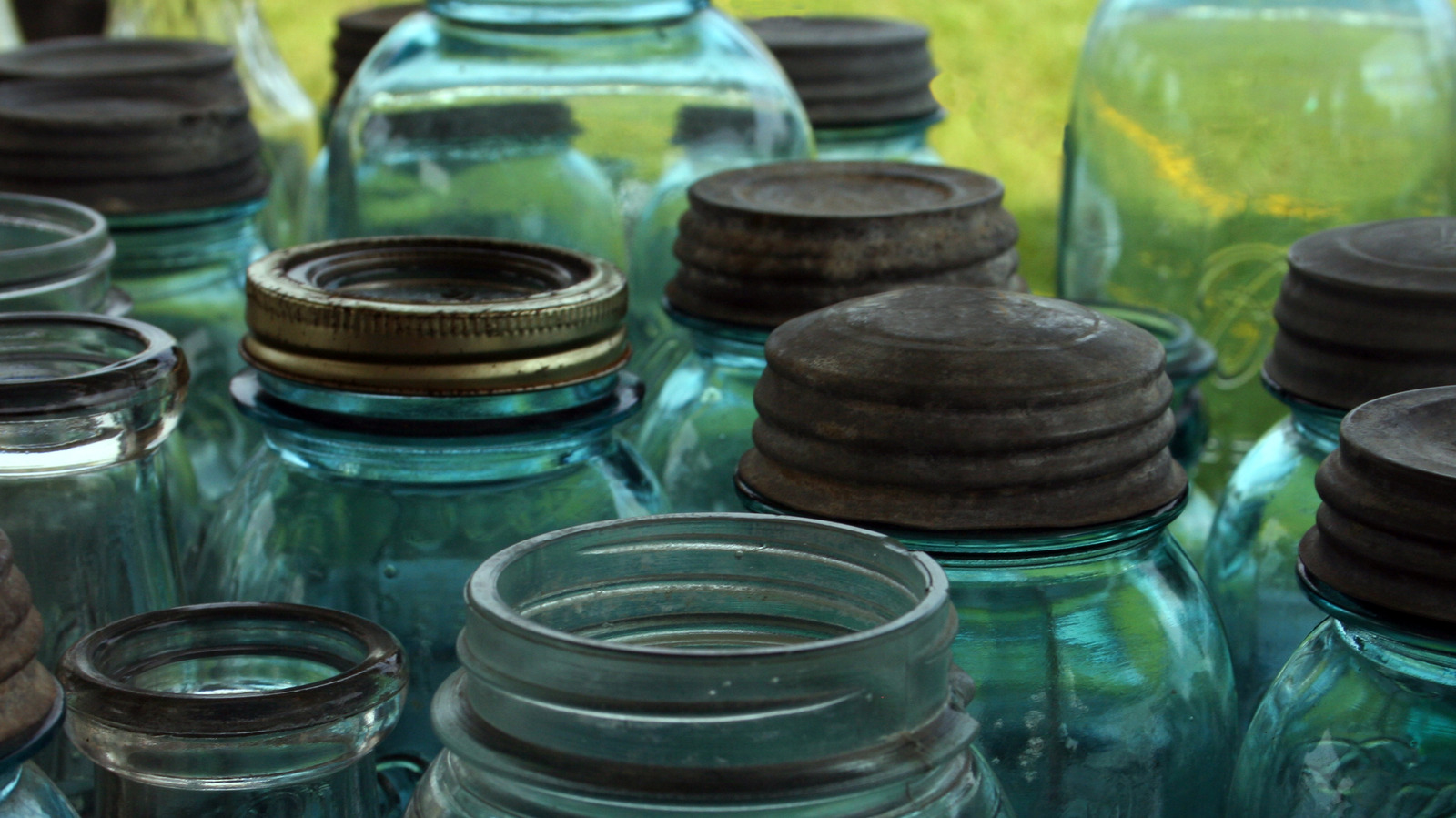 Don't Toss Rusted Mason Jar Lids, Use Lemon Juice And Baking Soda To ...