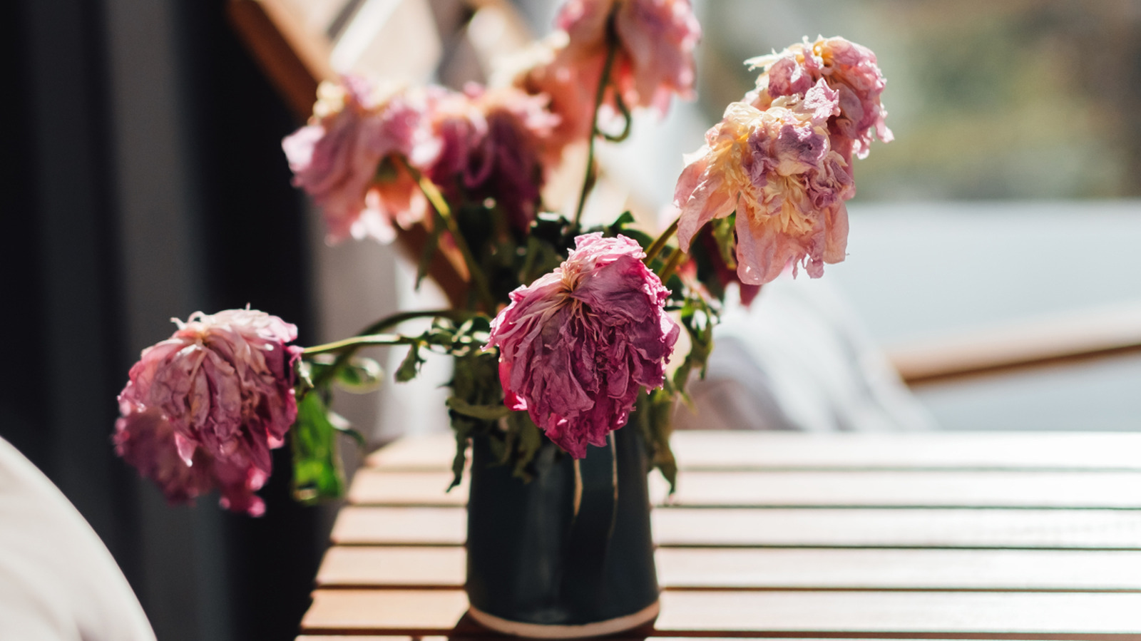 The 14 Best Ways To Repurpose Dead Or Wilting Flowers Around Your Home