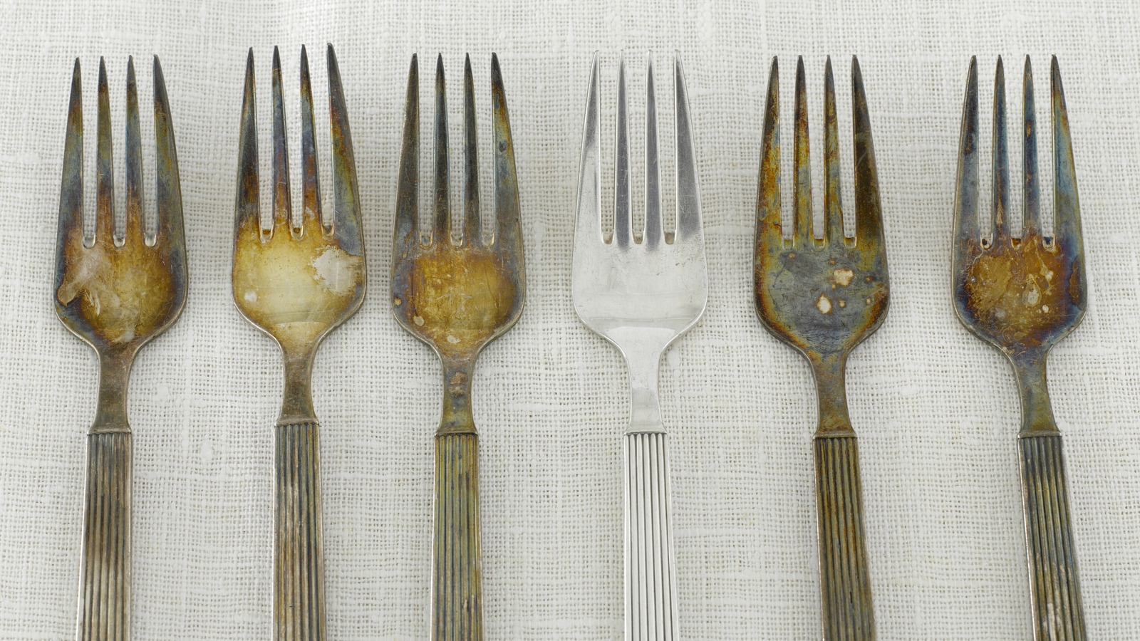 Cornstarch Is The Unexpected Solution To Dirty Silverware