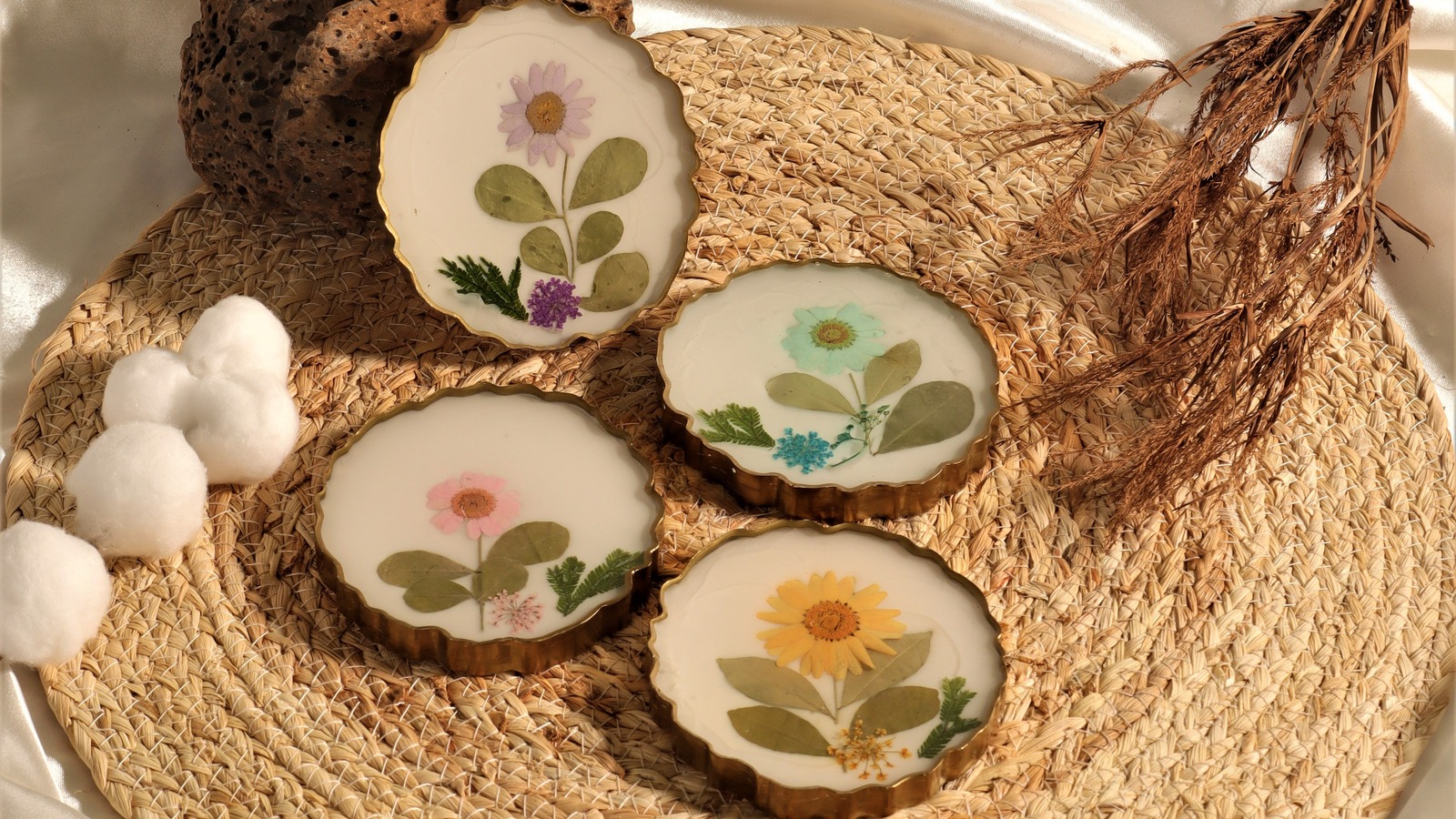 Easily DIY Pressed Flower Coasters To Bring A Gorgeous Touch Of The ...