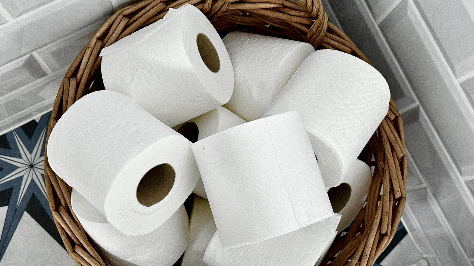 Easily Repurpose A Dollar Tree Bathroom Staple As A Gorgeous Toilet ...