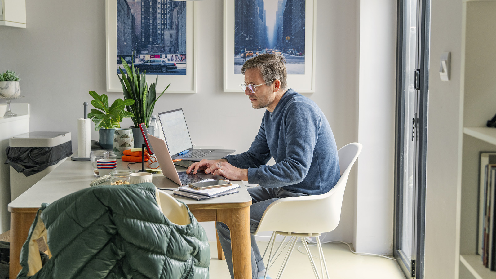 Easily Separate Work From Home With This Unique Office Design