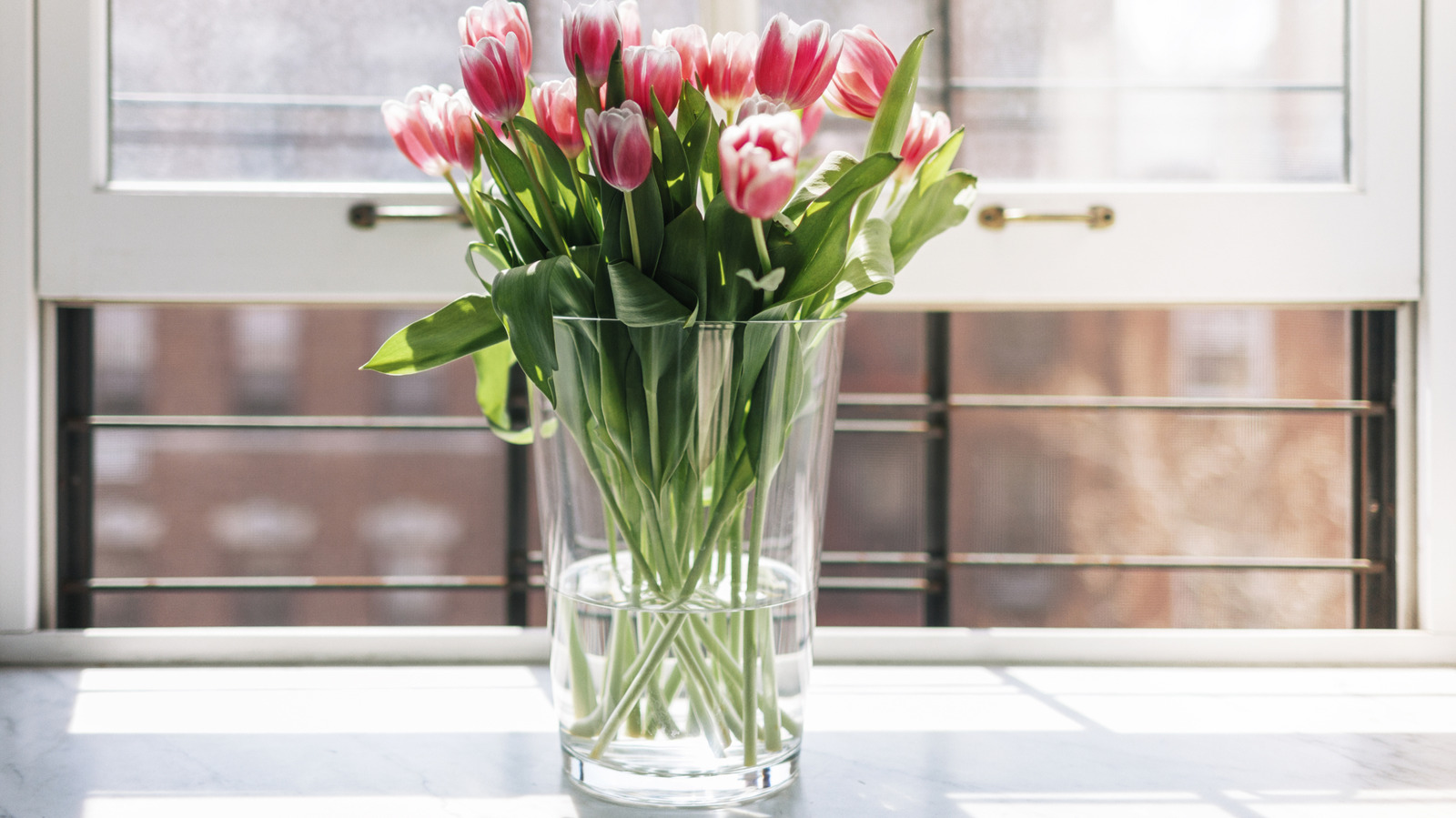 Easy Tips For Making Any Glass Vase Look Ceramic