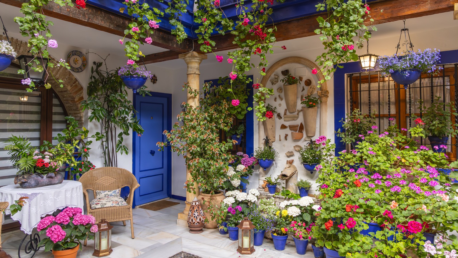 Enjoy Beautiful Blooms Even In The City With A Patio Garden. Here's How ...