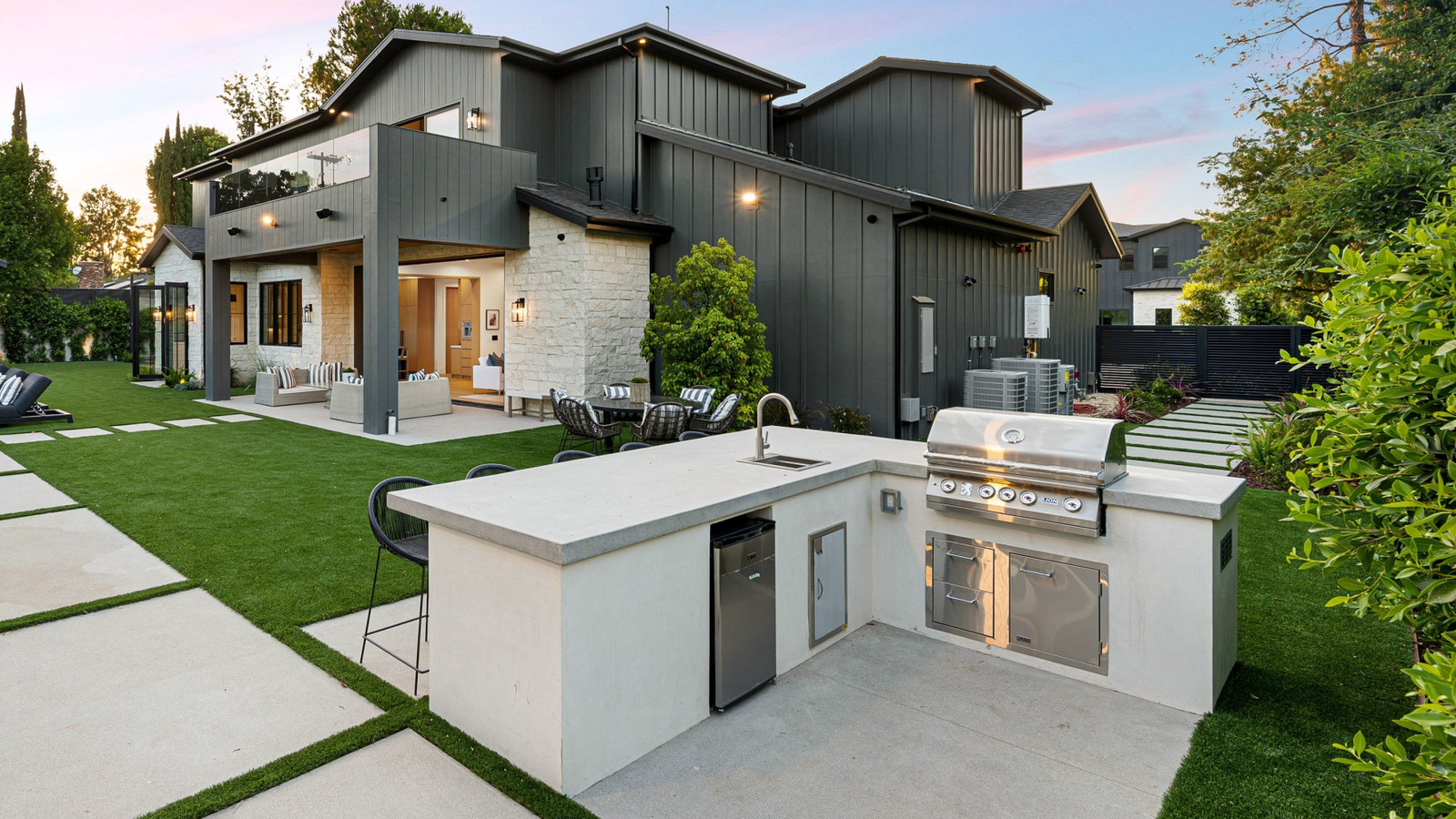 Essential Outdoor Kitchen Appliances To Create The Ultimate ...