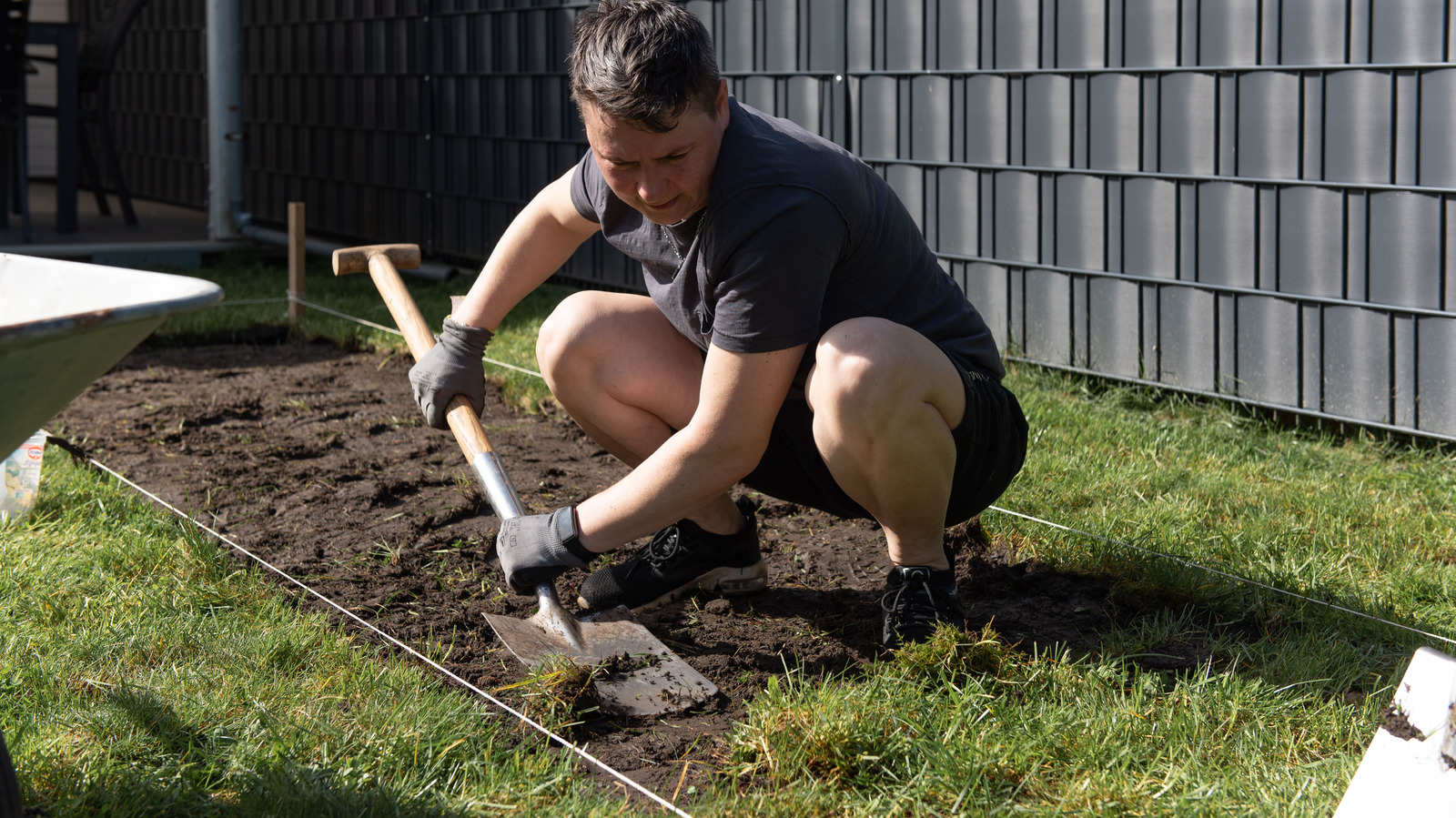 Essential Tips For A Sharp DIY Lawn Edging