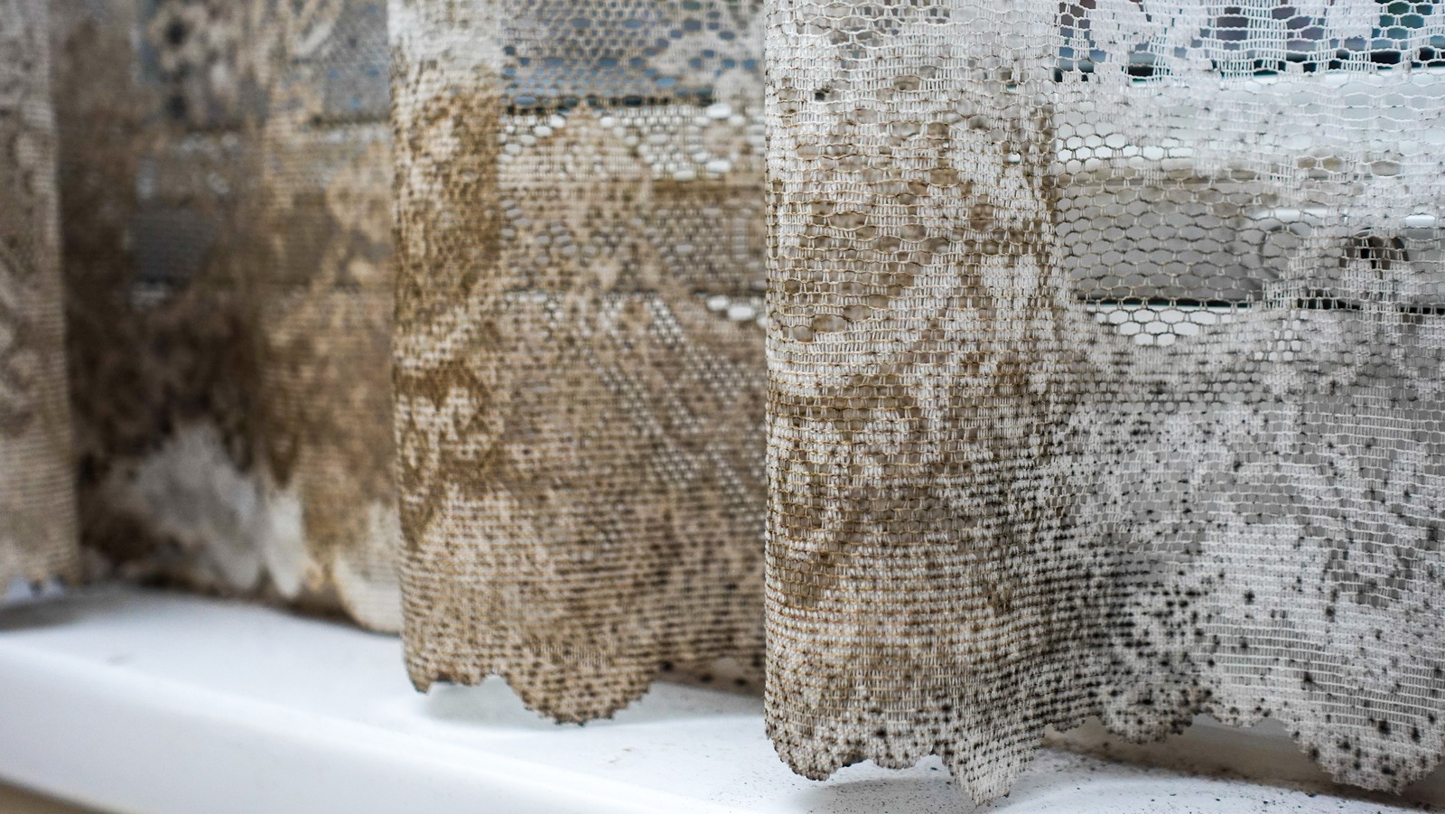 Freshen Up Your Dingy Curtains With A Powerful Epsom Salt Cleaning Hack