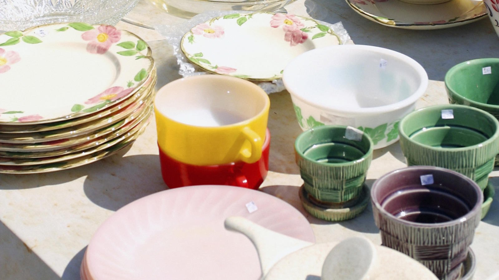 Repurpose Old Or Thrifted Dishes Into Stunning DIY Fence Decor On A Budget